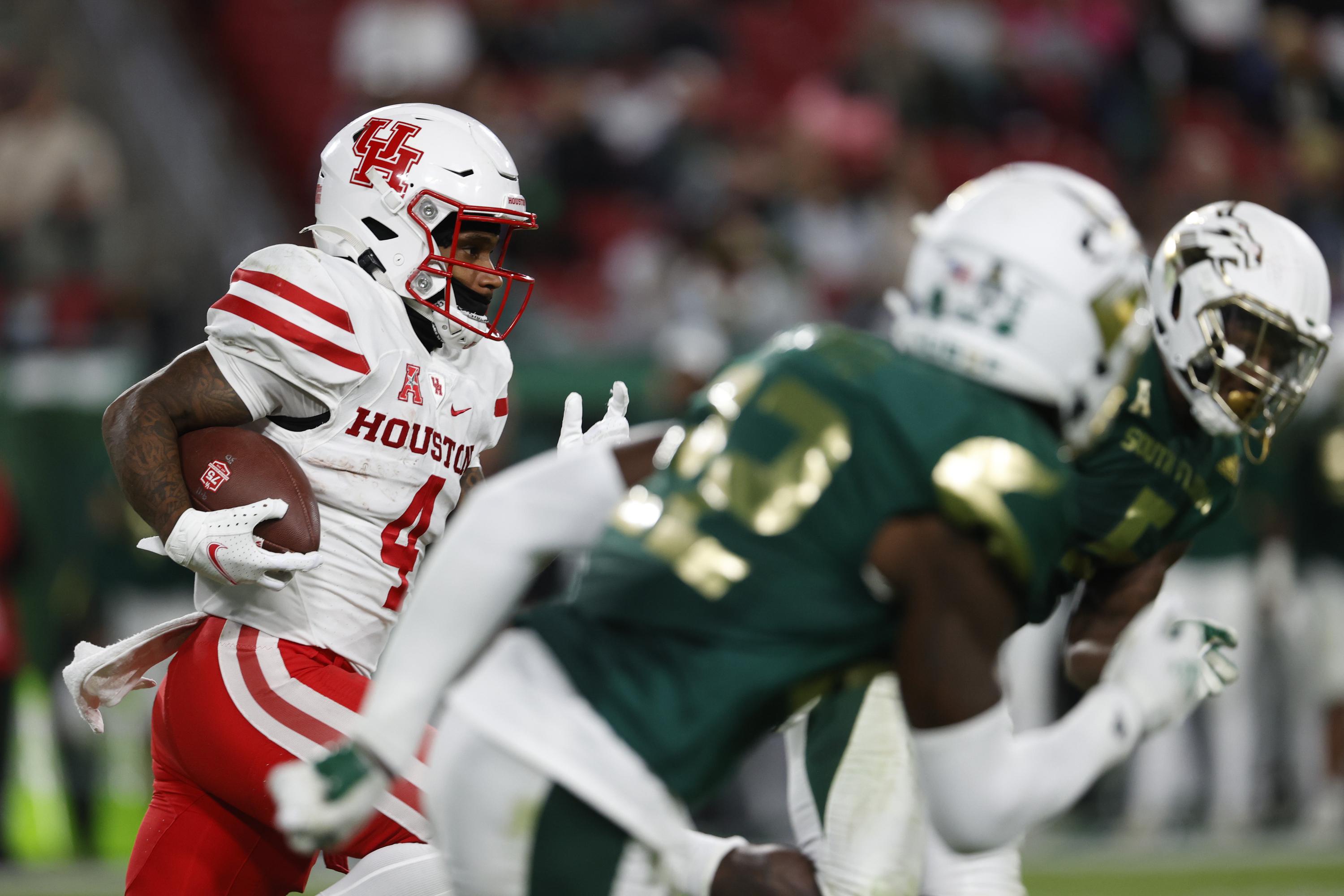 No. 19 Houston visits 1-win UConn in season finale | AP News