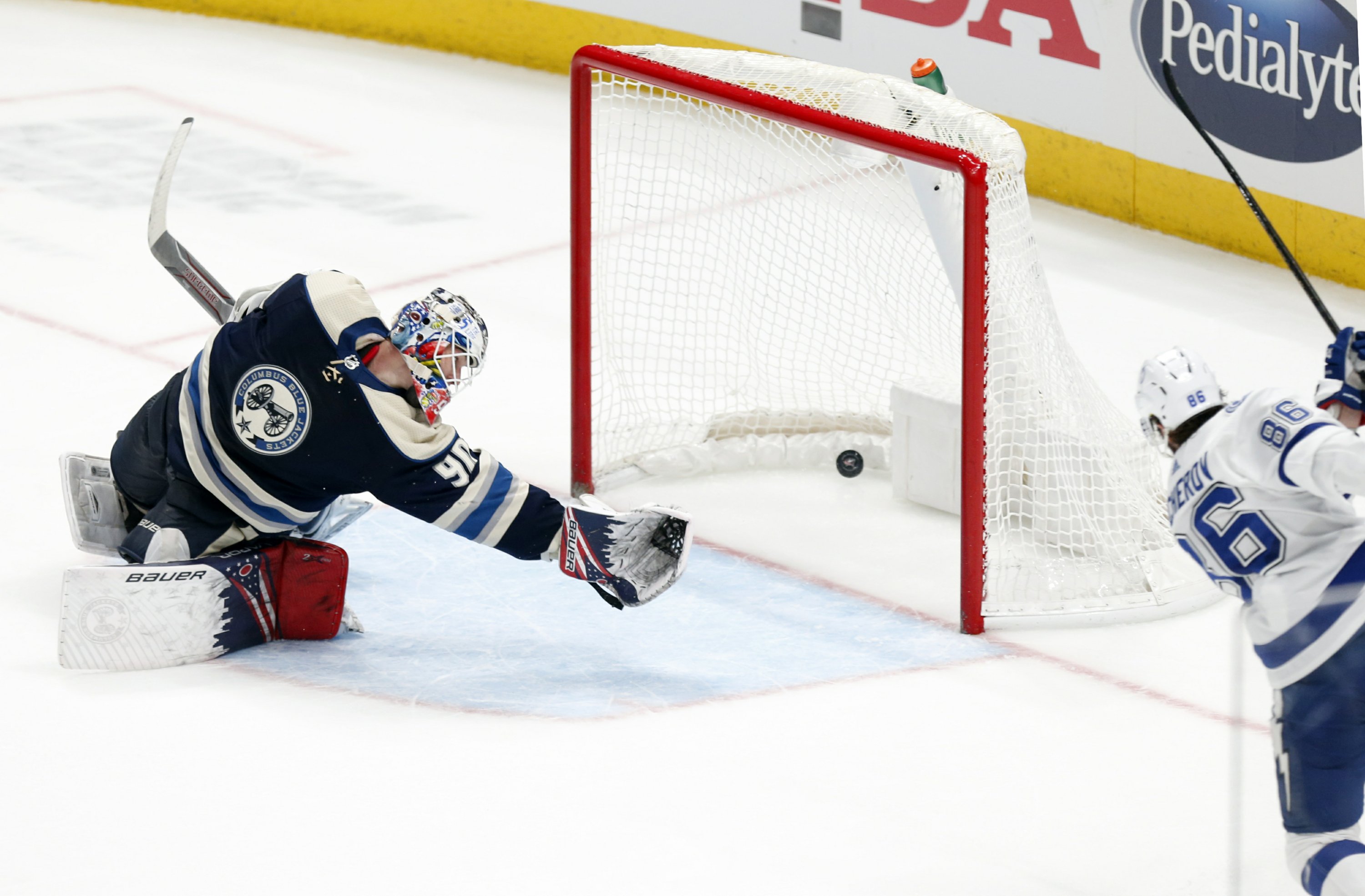 Kucherov's OT goal lifts Lightning over Blue Jackets 2-1 | AP News