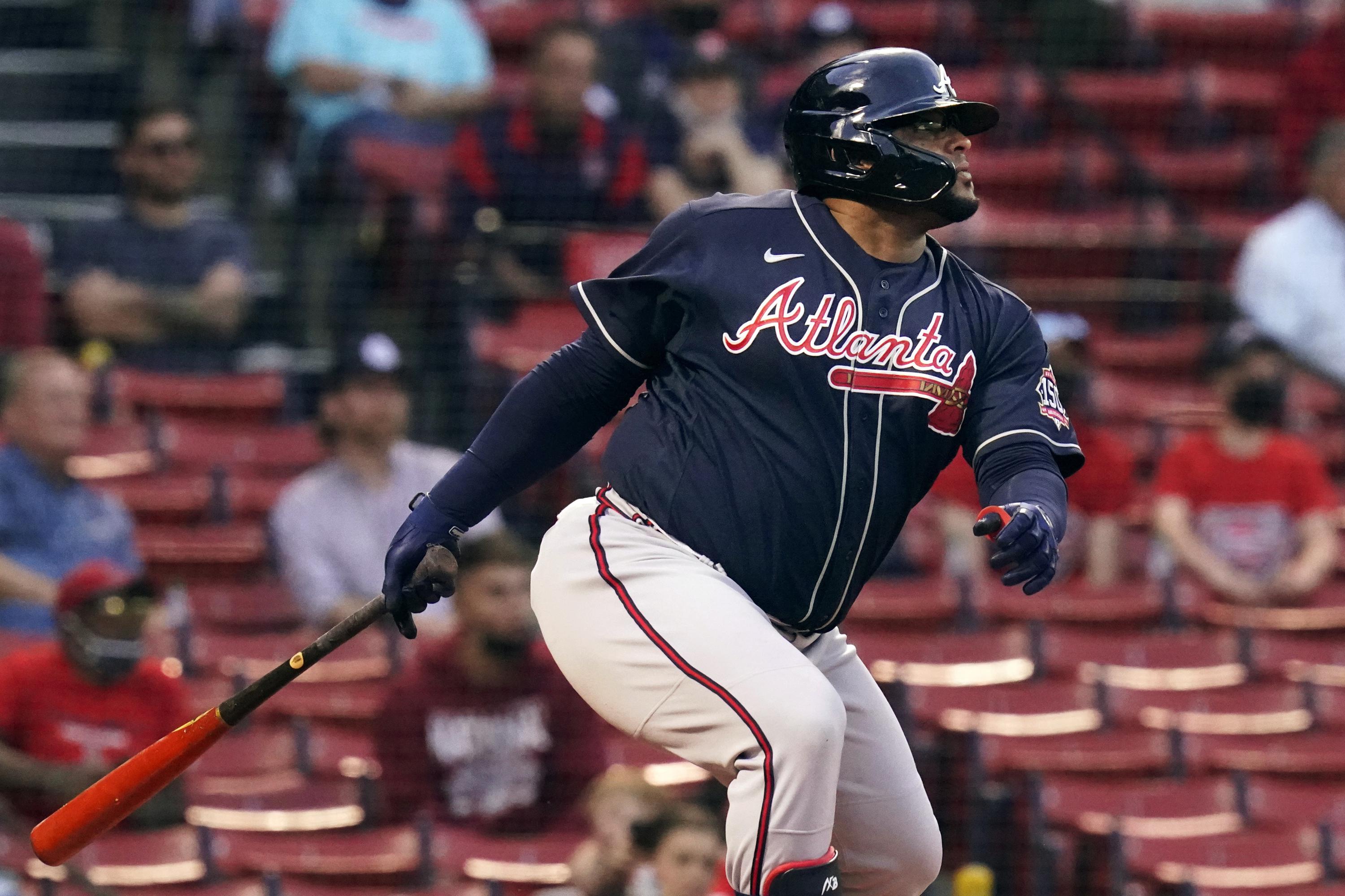 Sandoval vuelve a Boston; pega 3 hits en triunfo de Bravos