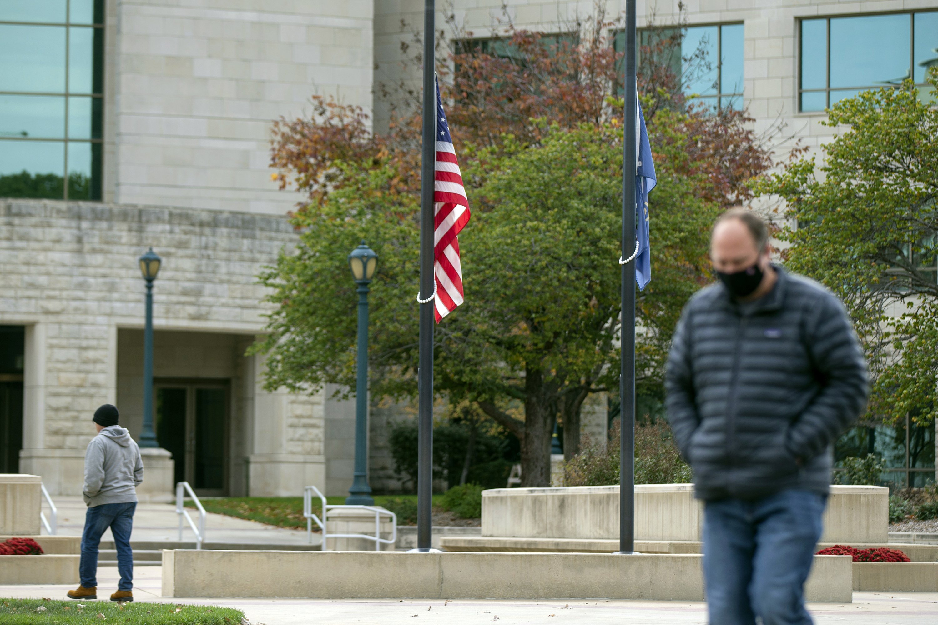 Kansas 7-day average for reported COVID cases tops 1,500 | AP News