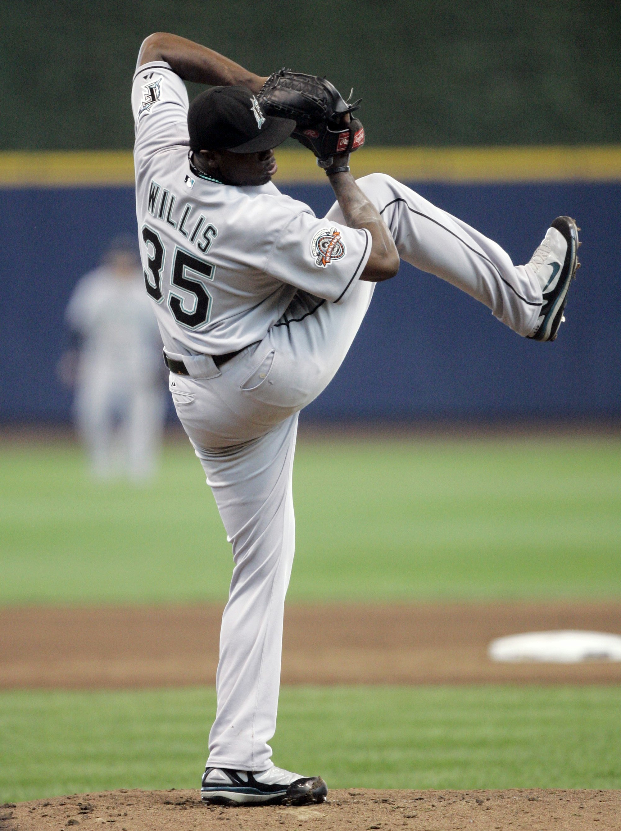 Brewers say Dontrelle Willis ends comeback bid, will retire | AP News