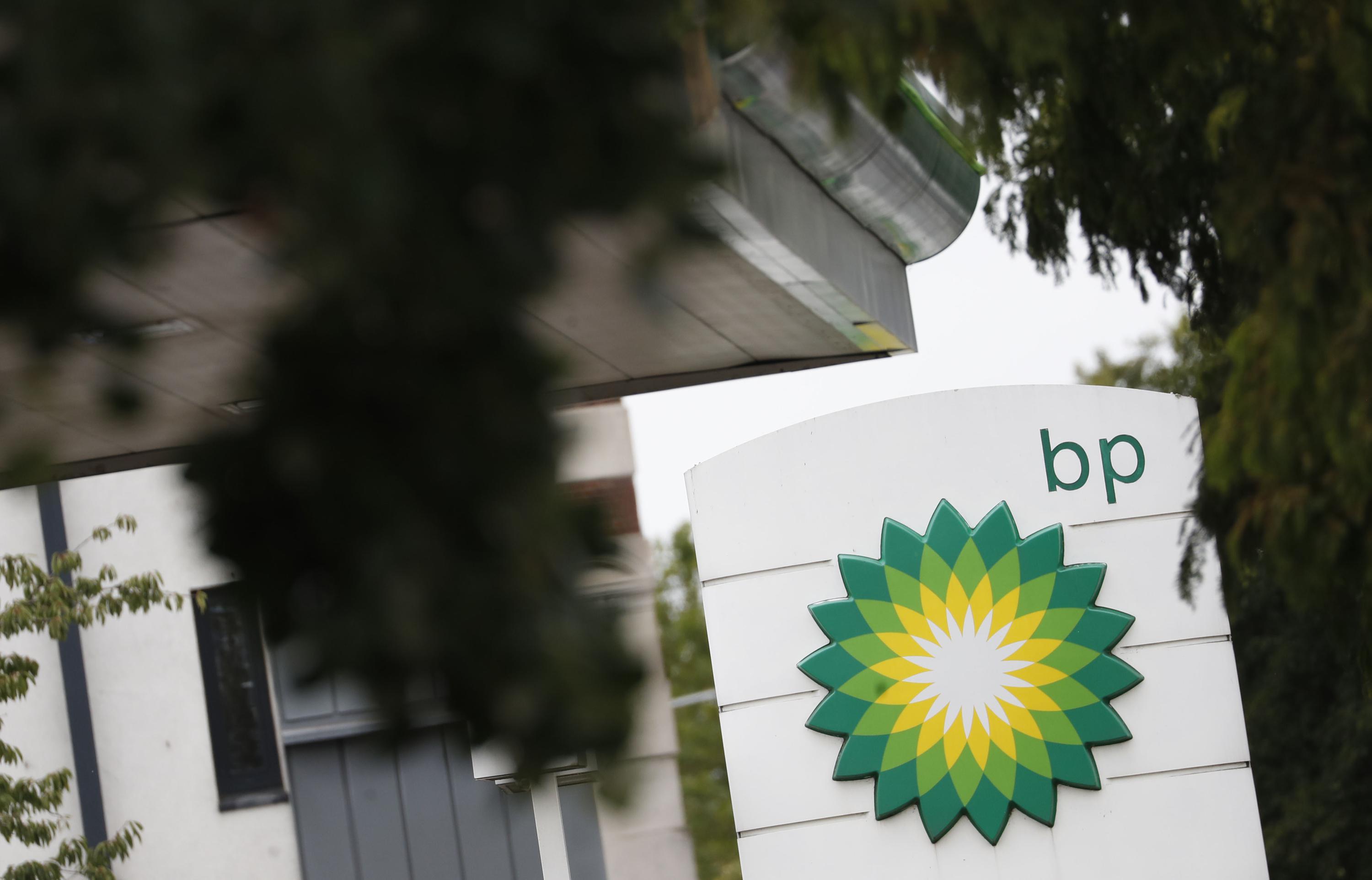 Ganancias de BP suben a la par de los precios del petróleo | AP News