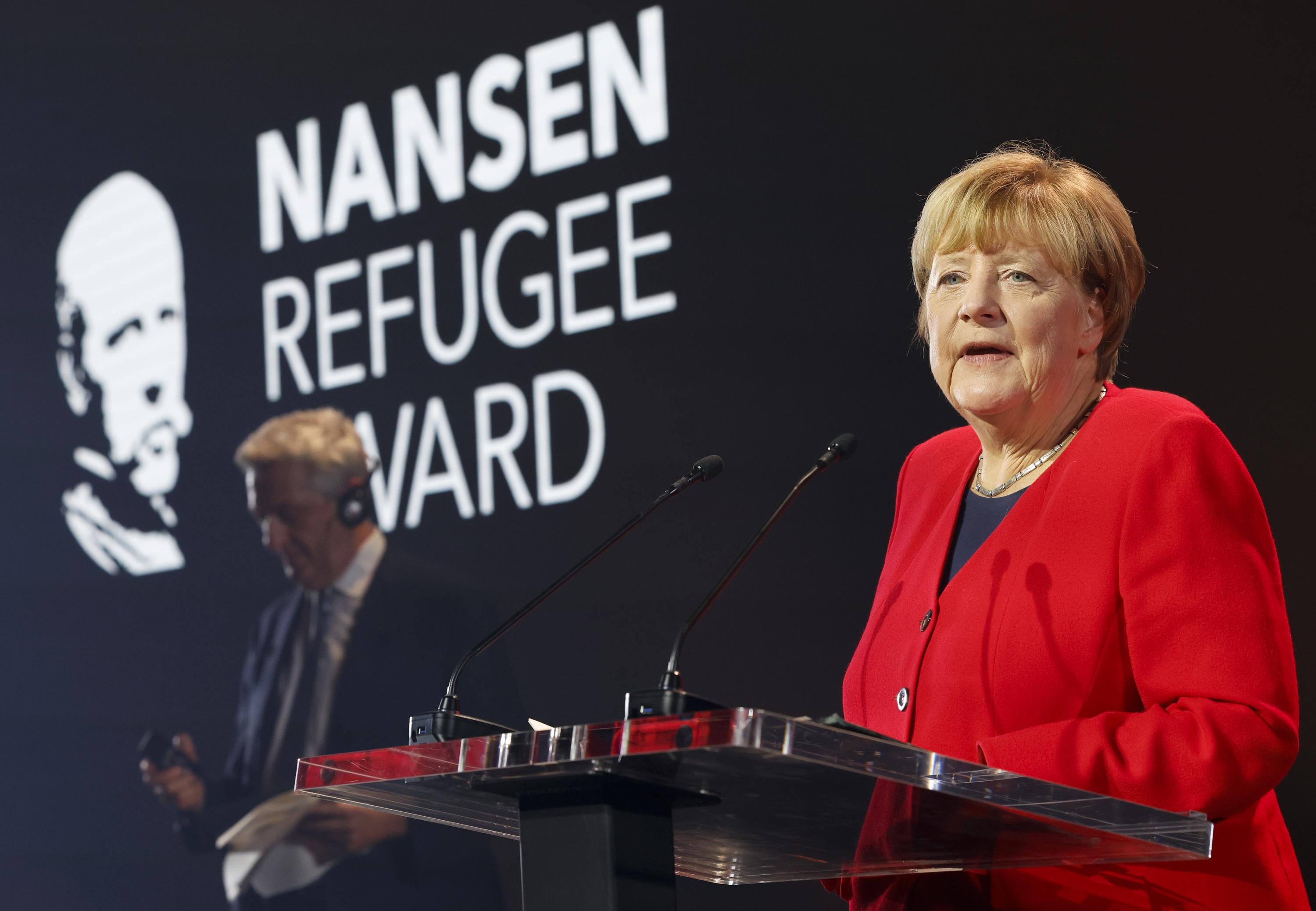 Merkel praises others as she accepts UN refugee agency award | AP News
