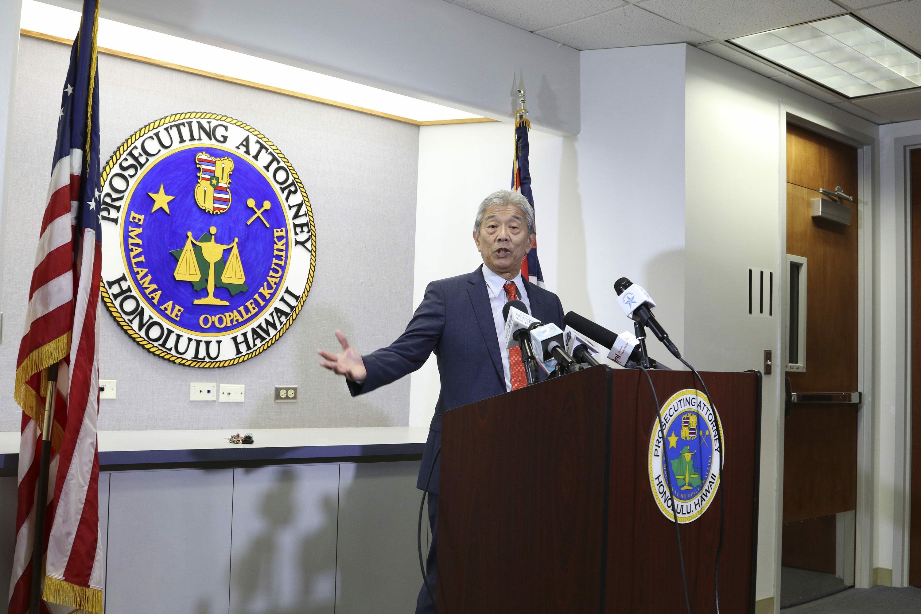 Honolulu acting prosecutor gets federal subpoena to testify | AP News