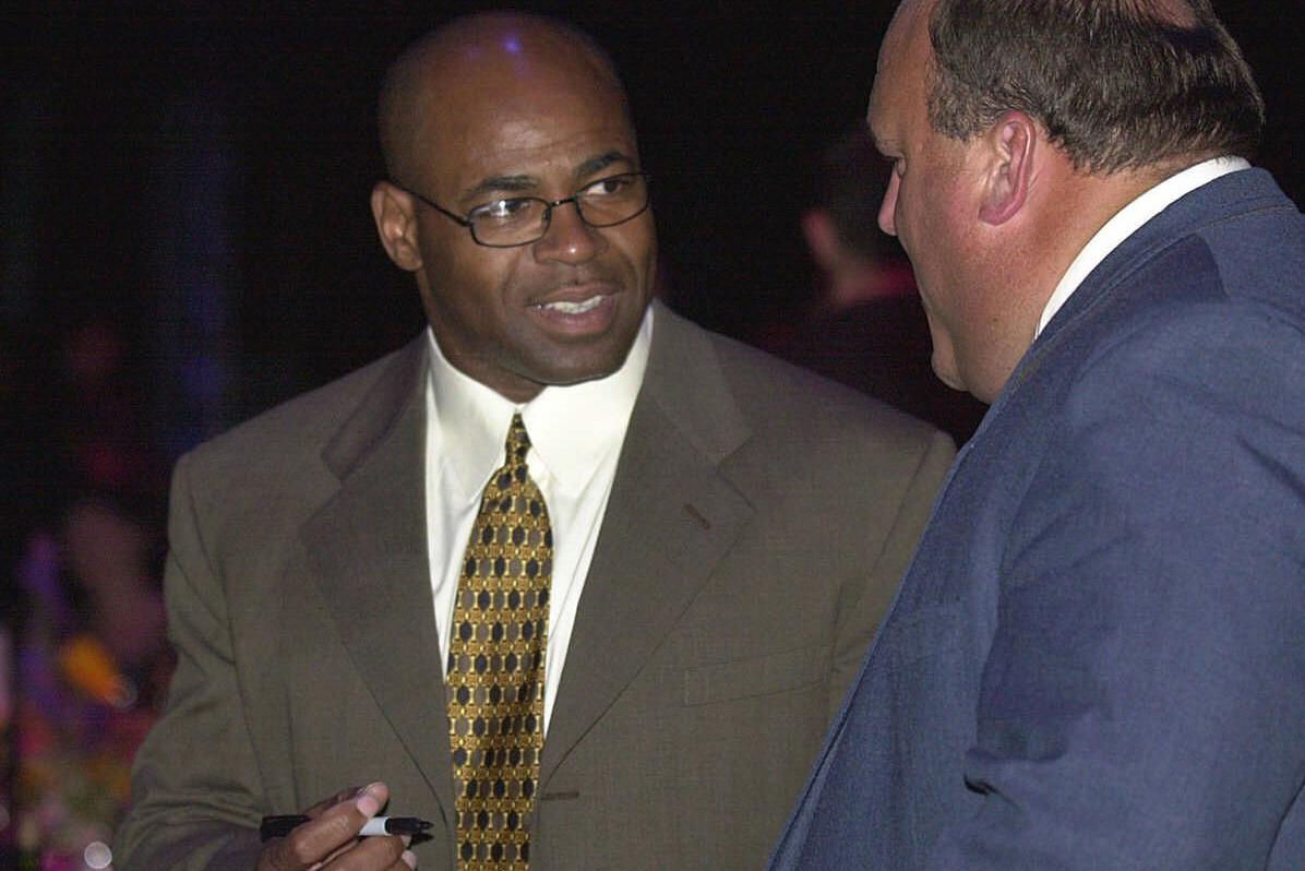 Saints to add the late linebacker Sam Mills to ring of honor | AP News