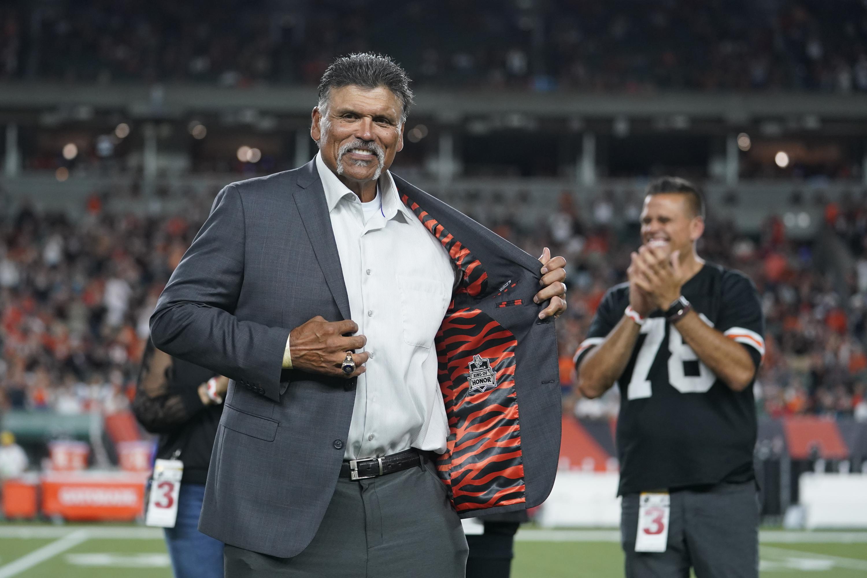 Anthony Munoz hired as Hall of Fame relationship officer | AP News