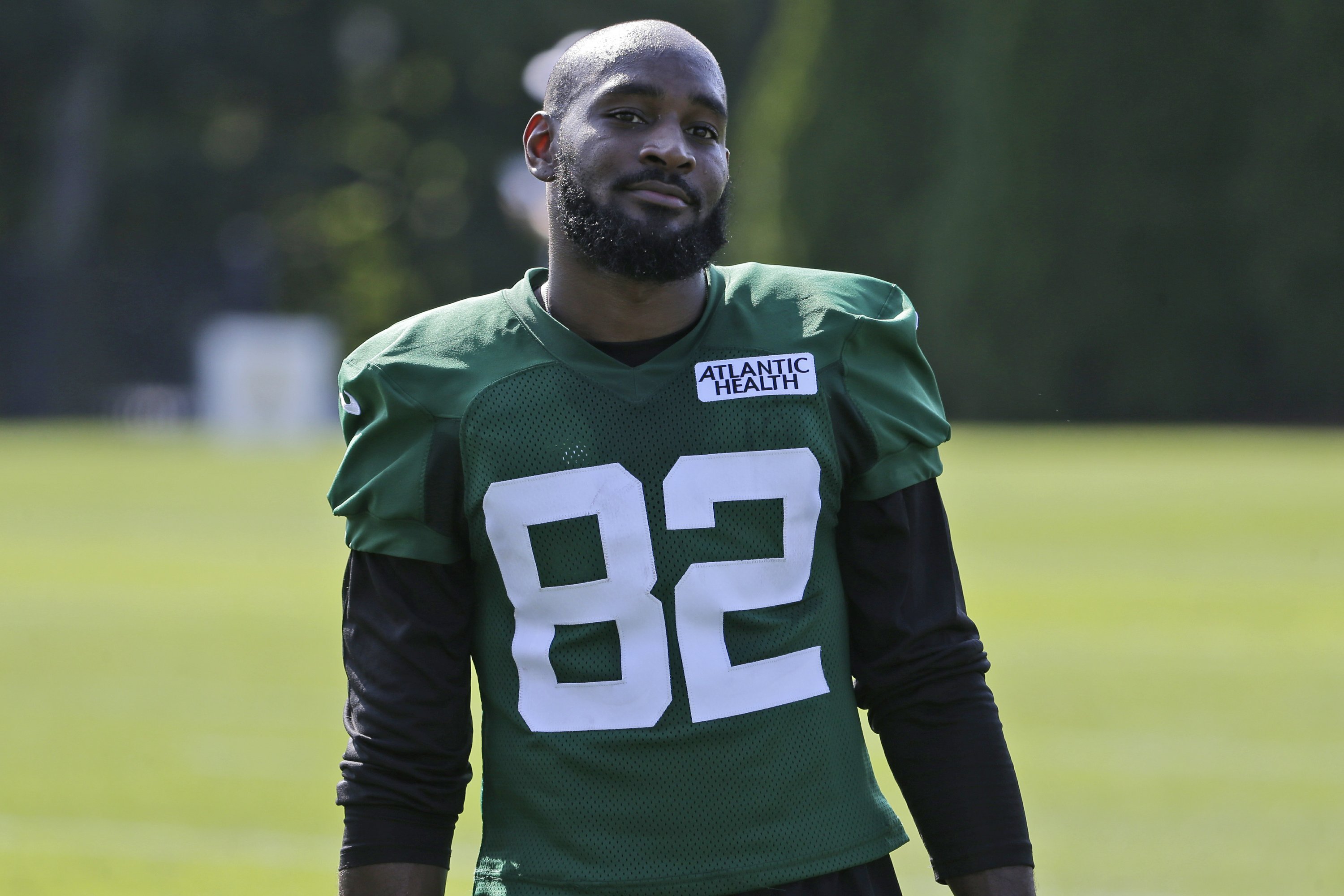 Crowder catching on quickly as 'weapon' in Jets' offense | AP News
