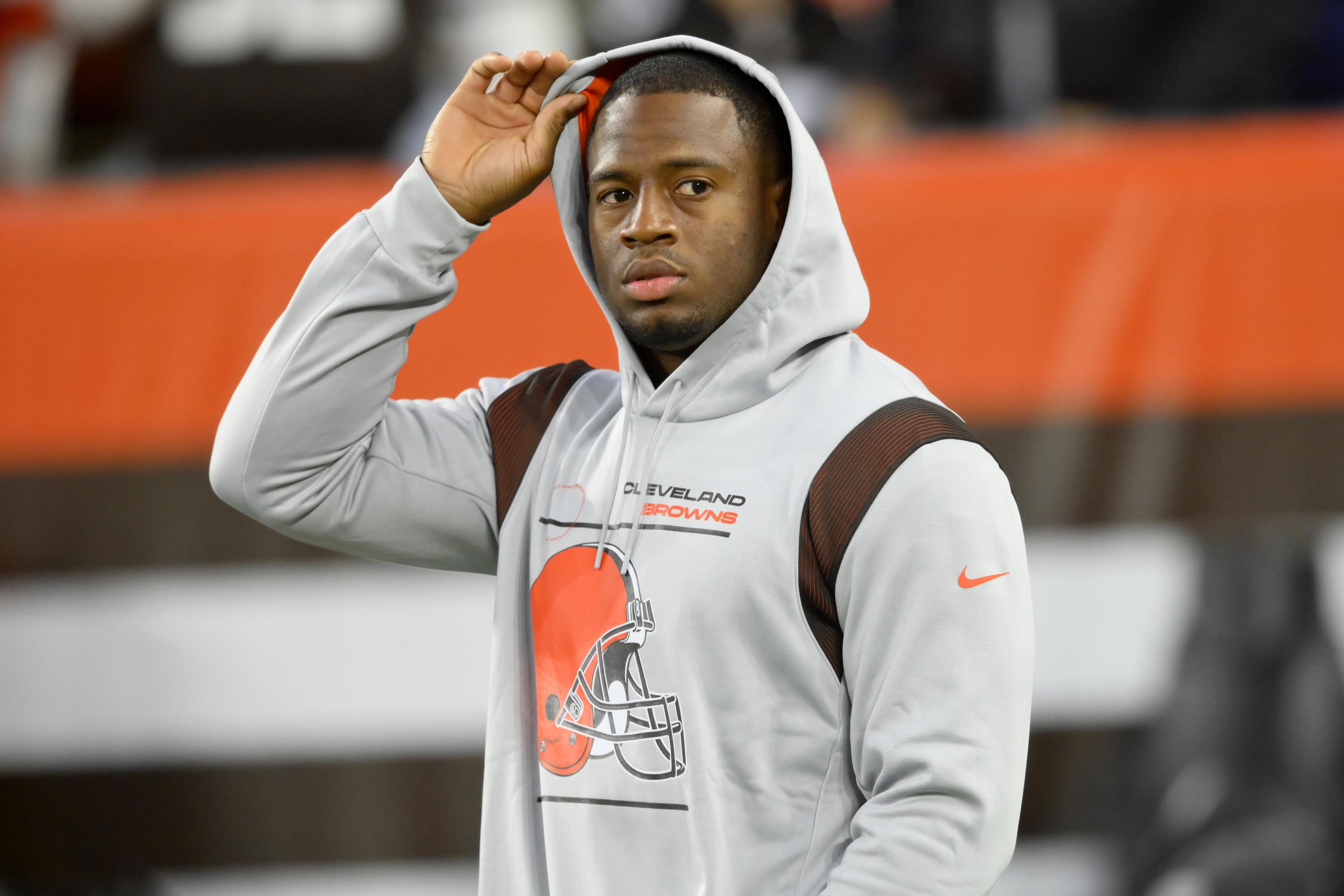 Chubb se recupera de COVID-19 y se reintegra a Browns | AP News