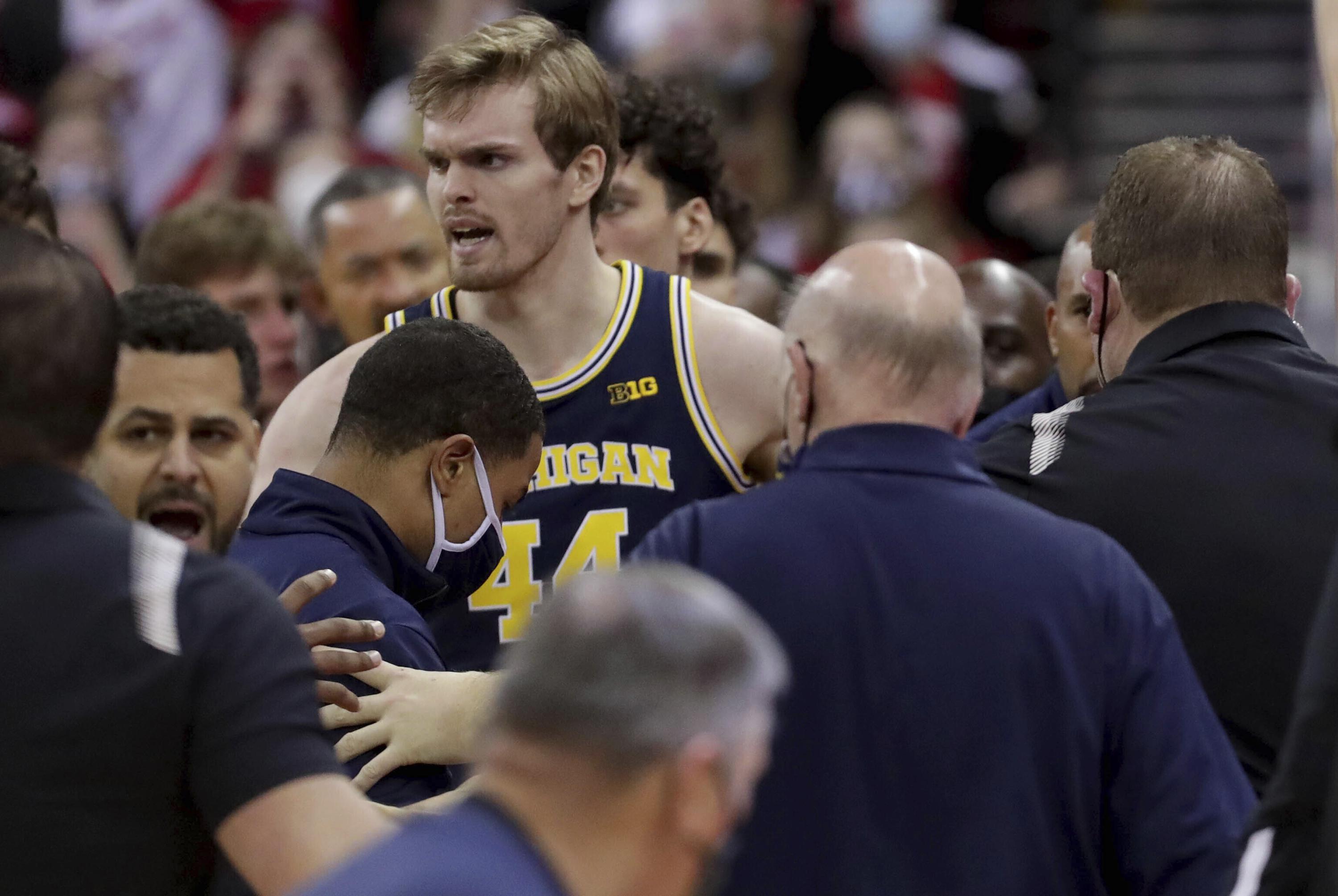 Michigan's Howard suspended 5 games for Wisconsin melee | AP News