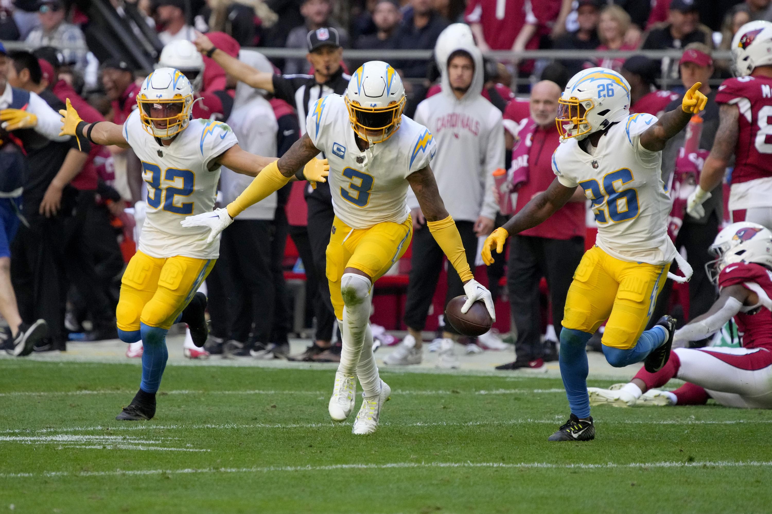 Chargers' Derwin James questionable with quadriceps injury | AP News