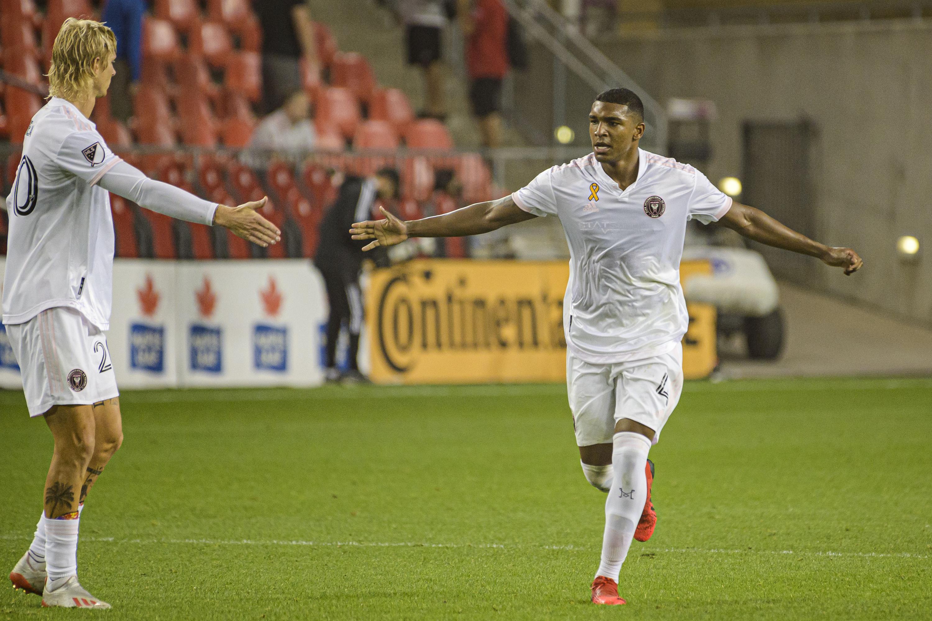 Miami vence a Toronto; hila 3 triunfos por 1ra vez | AP News