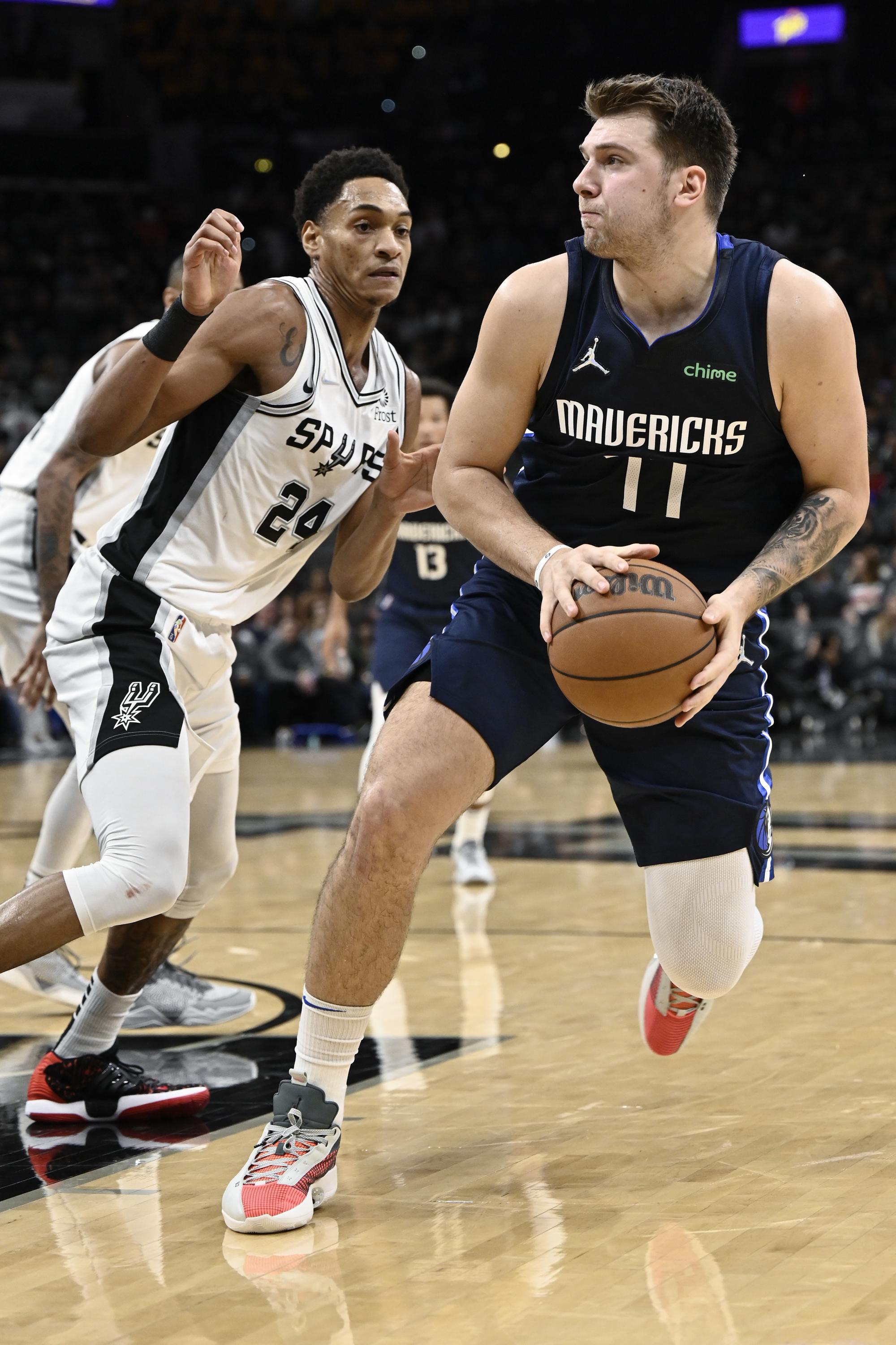 Brunson, Doncic spark rally as Mavericks top Spurs, 109-108 | AP News