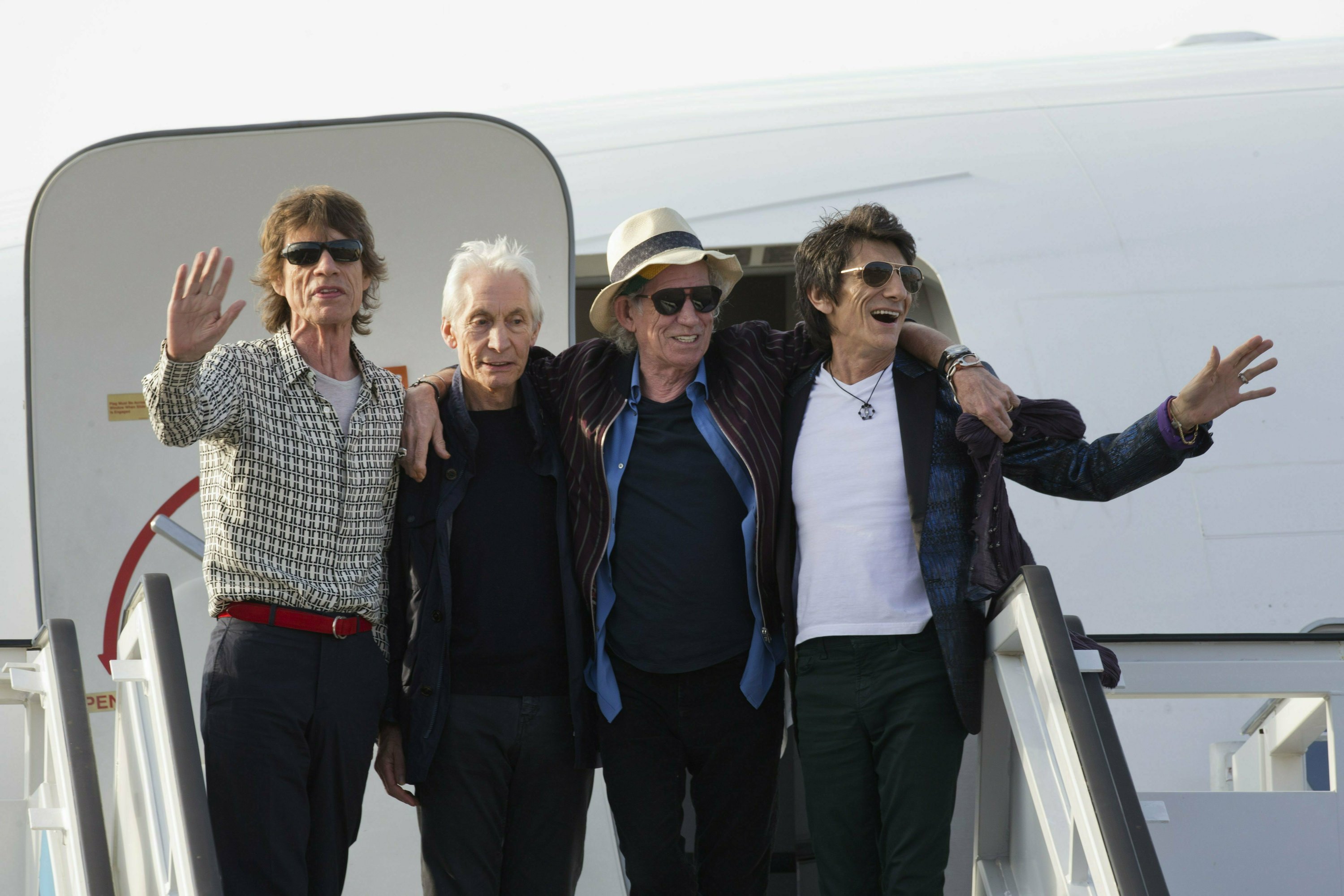 Jagger appears healthy as Rolling Stones rock Soldier Field | AP News
