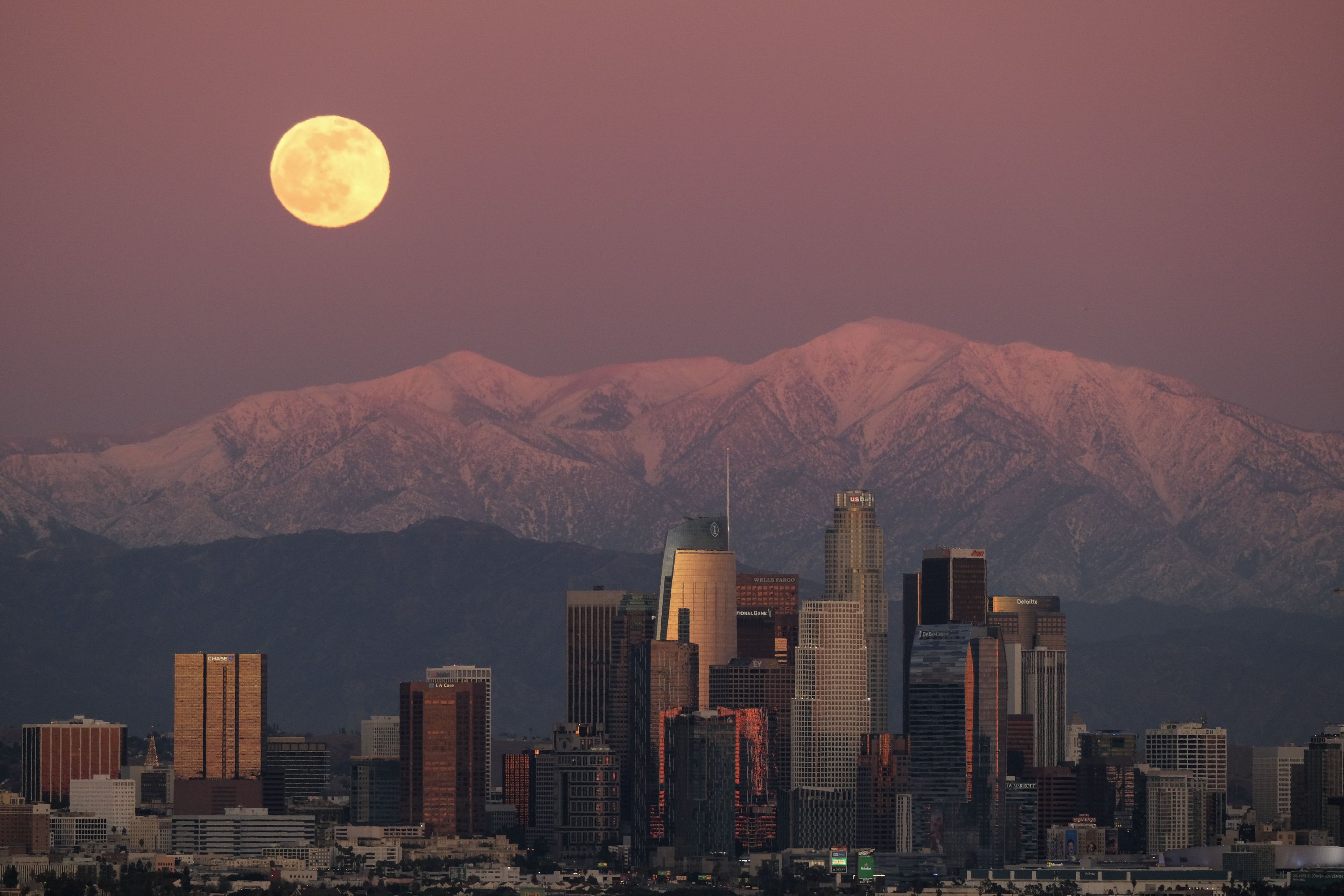 Southern California mountains glisten with heavy snow | AP News