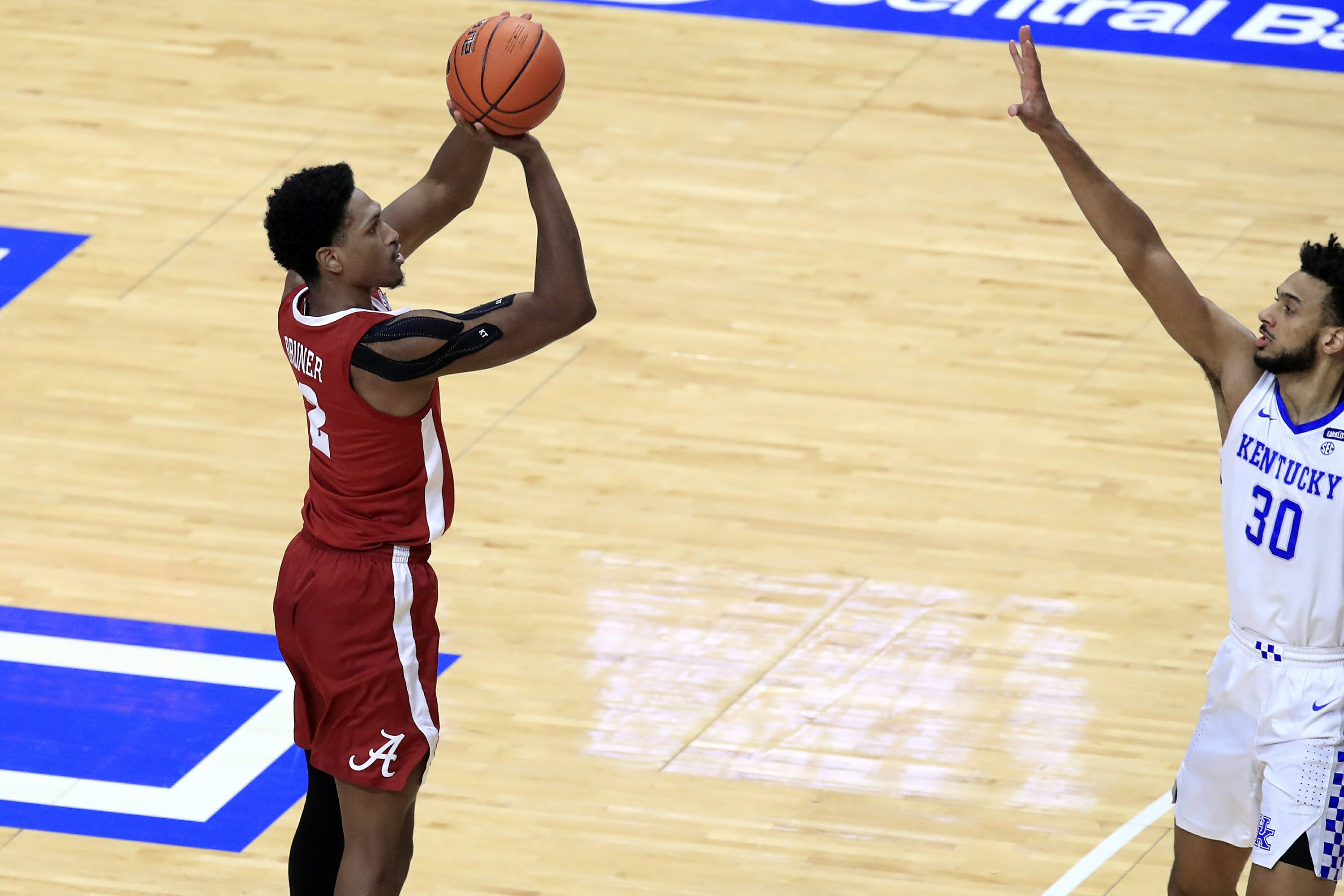 Alabama's Jordan Bruner out indefinitely with knee injury | AP News