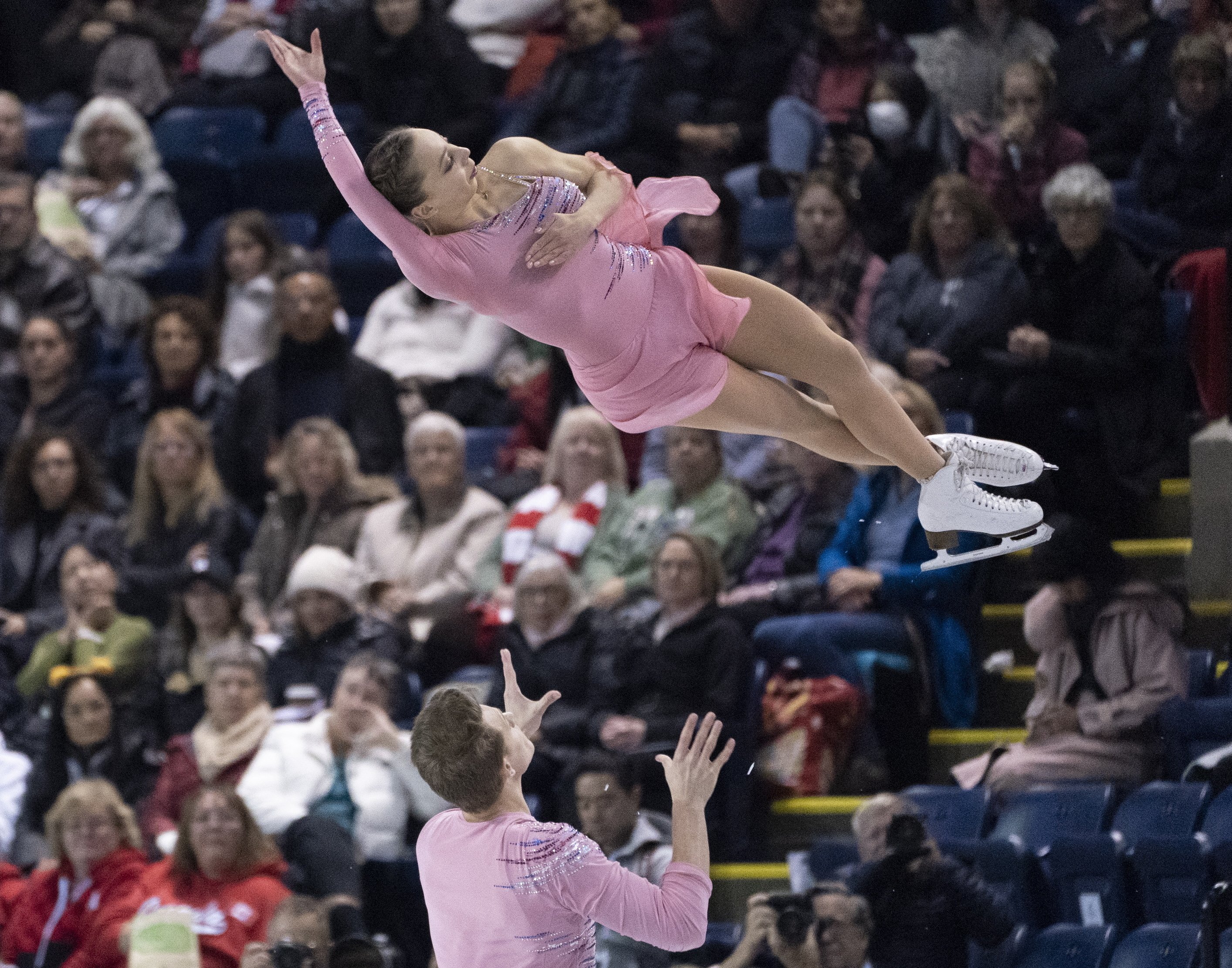 Japan's Yuzuru Hanku, Rika Kihira lead at Skate Canada | AP News