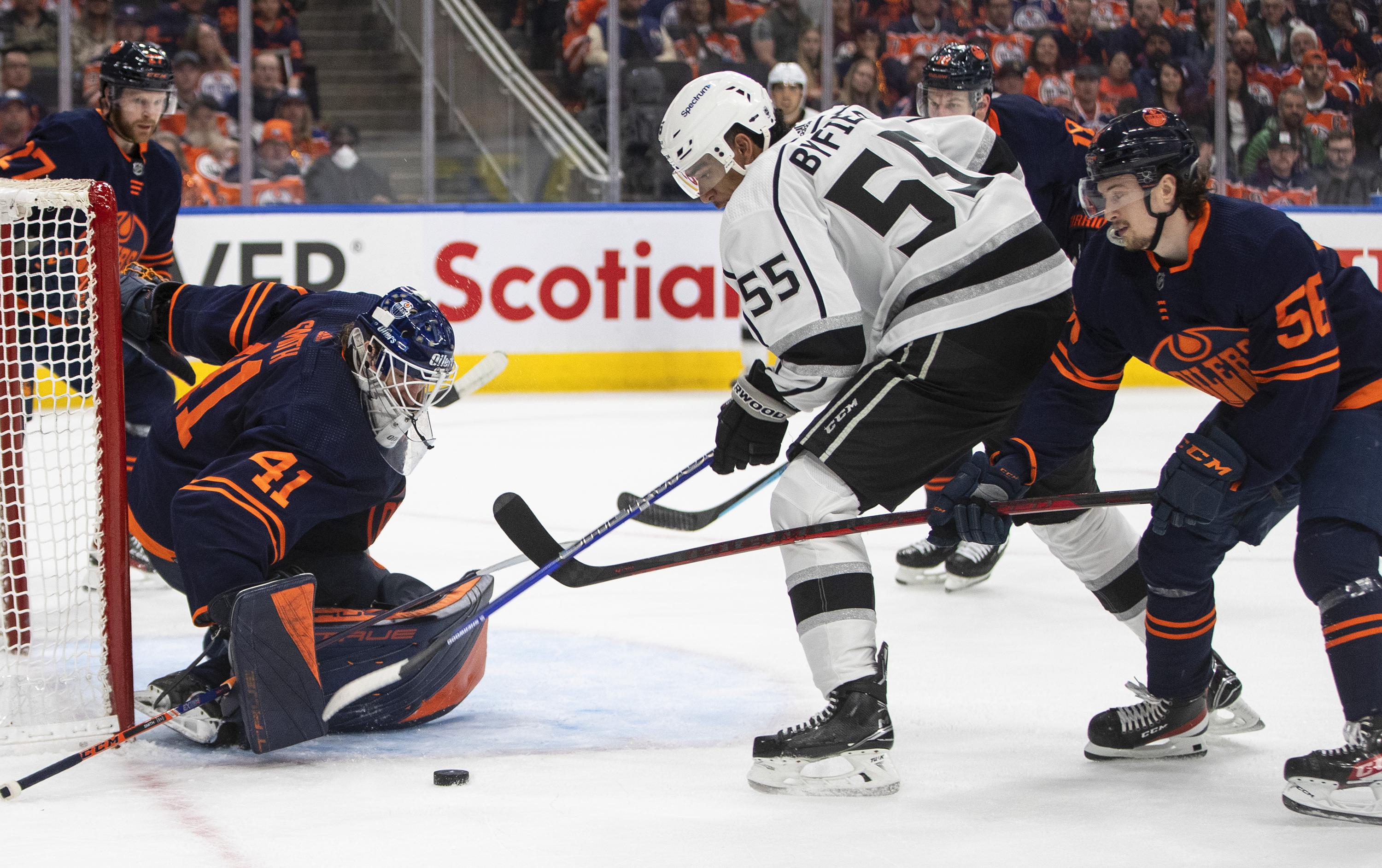 Smith stops 30 shots, Oilers beat Kings 6-0 to even series | AP News