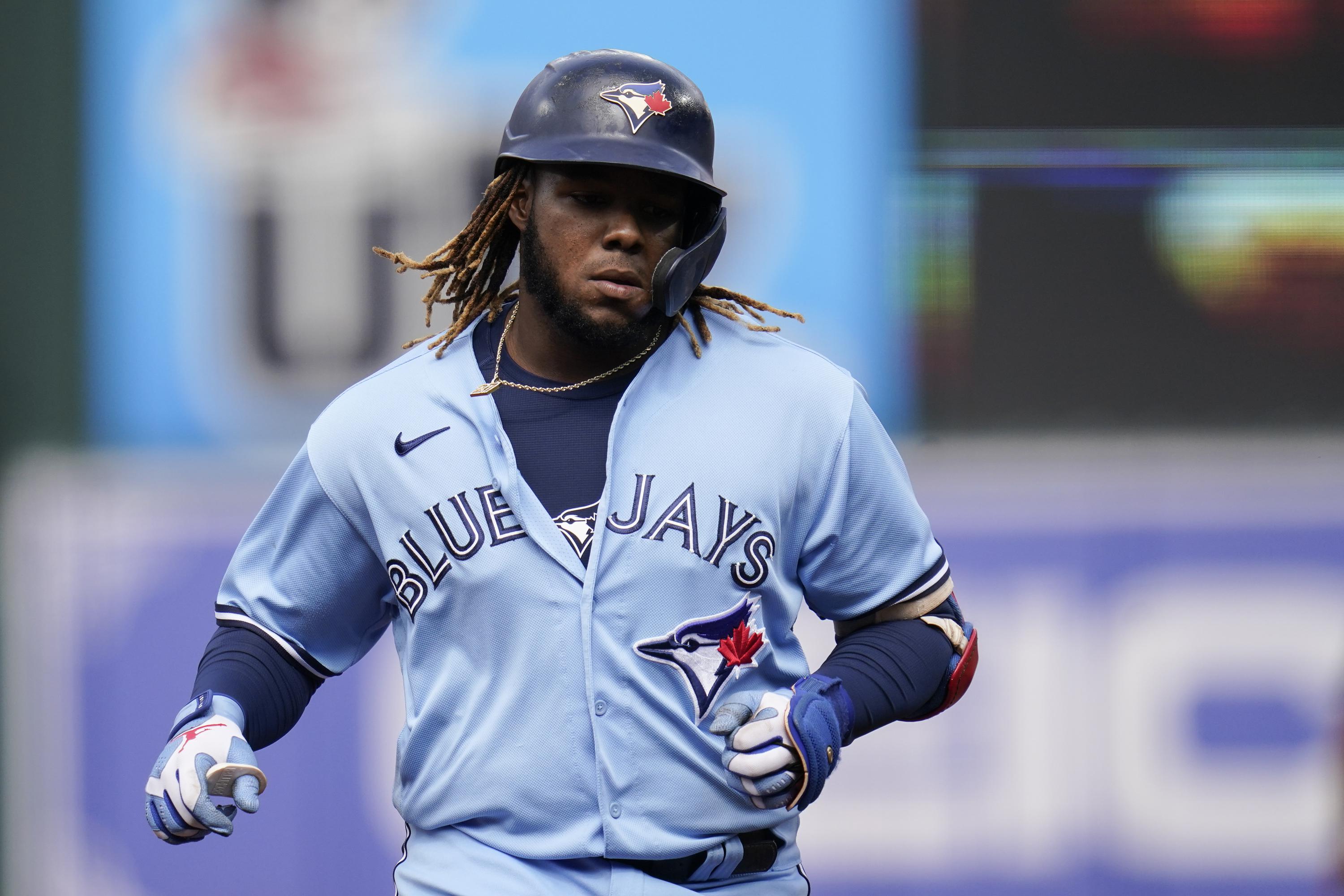 Guerrero Jr. pega un doble; Azulejos vencen 10-7 a Orioles | AP News