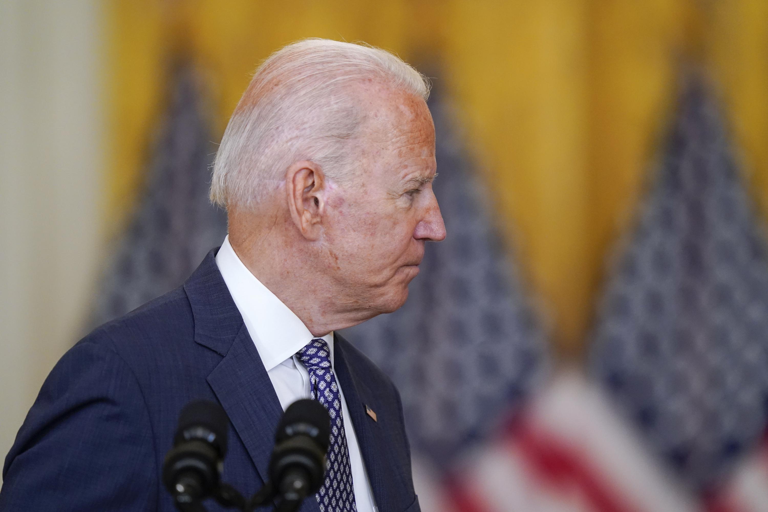 Biden postpones Friday plan to head to Delaware home | AP News
