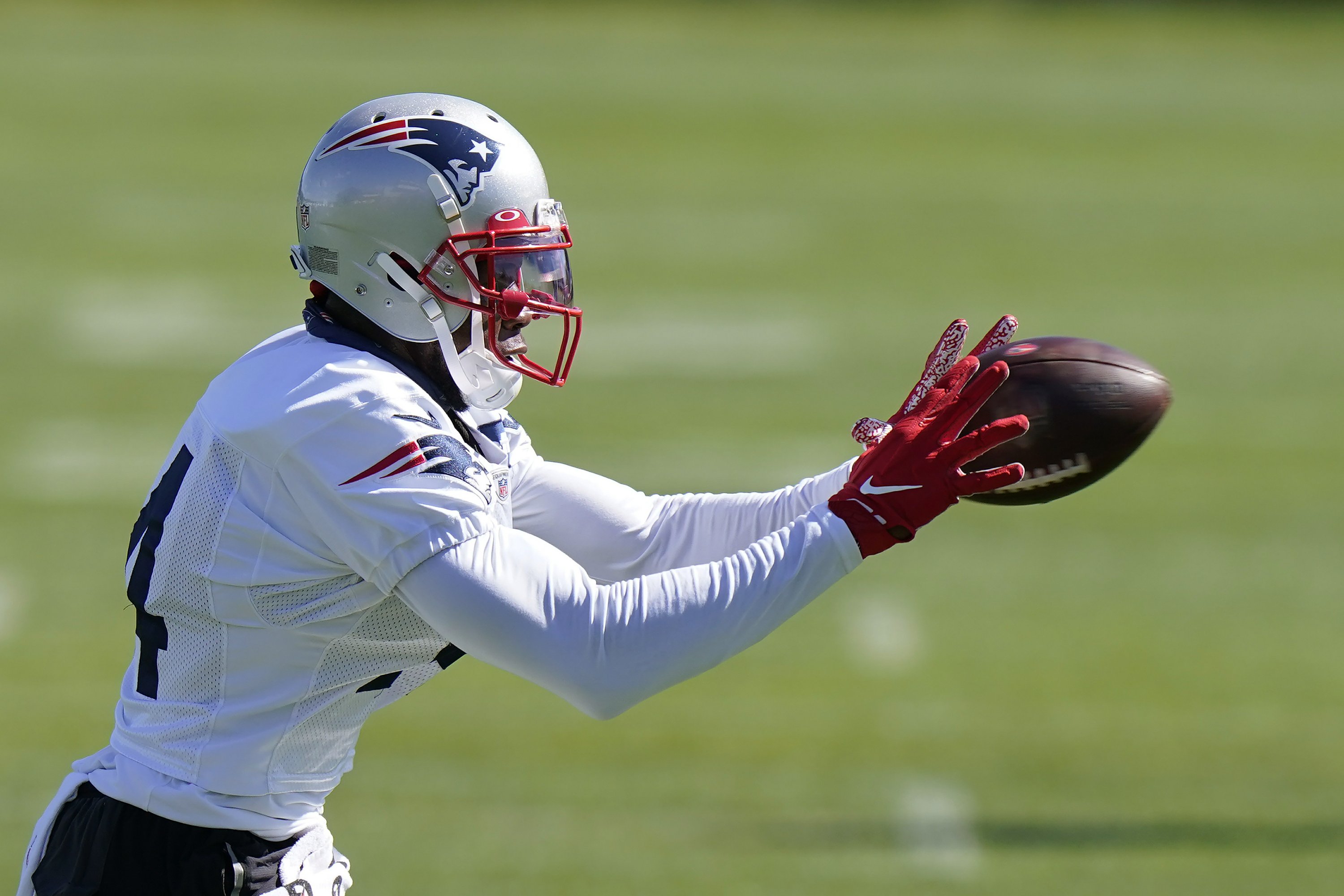 Agent: WR Mohamed Sanu agrees to 1-year deal with 49ers | AP News