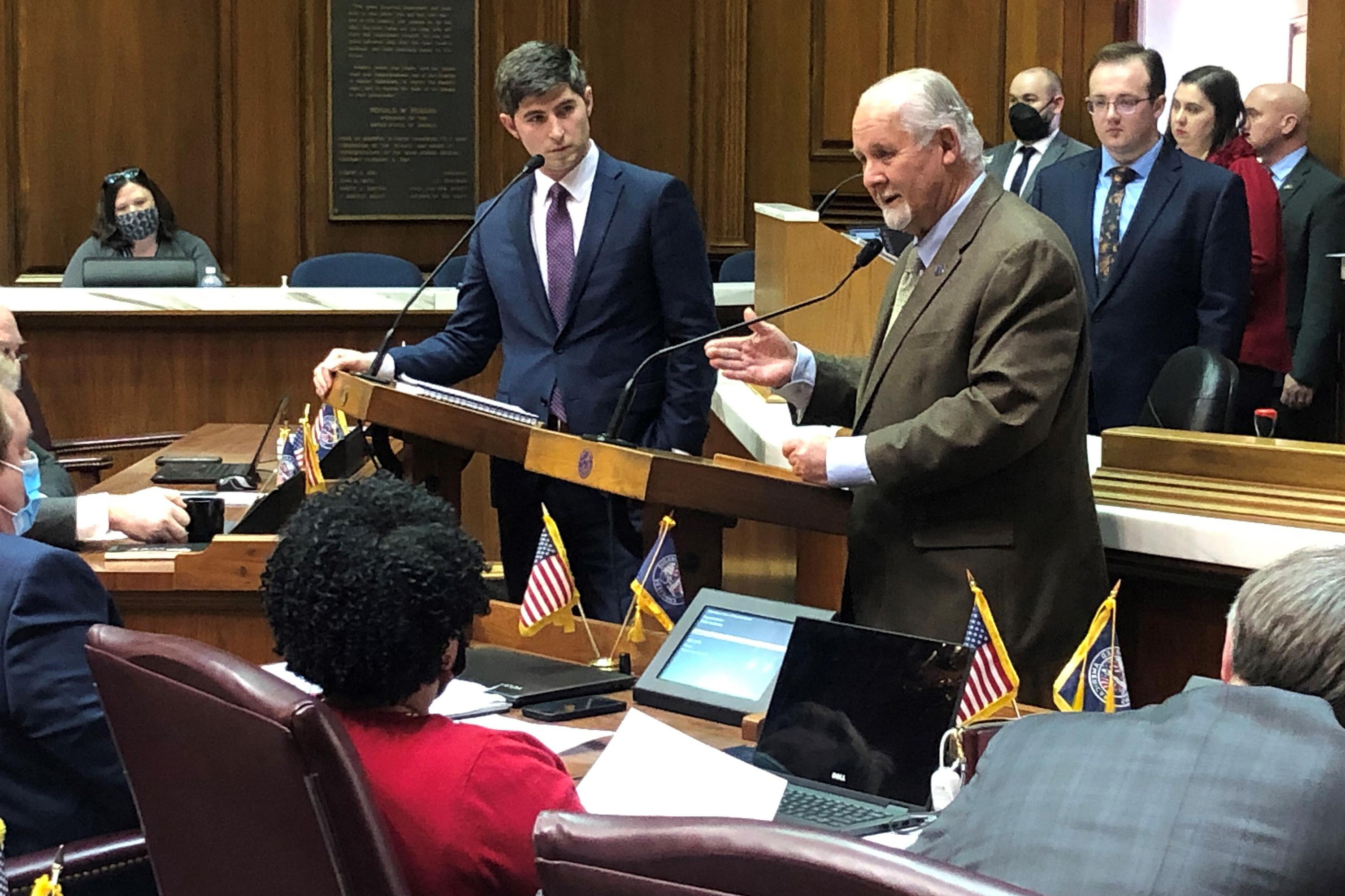 Indiana House backs GOP bill tightening mail-in voting rules | AP News