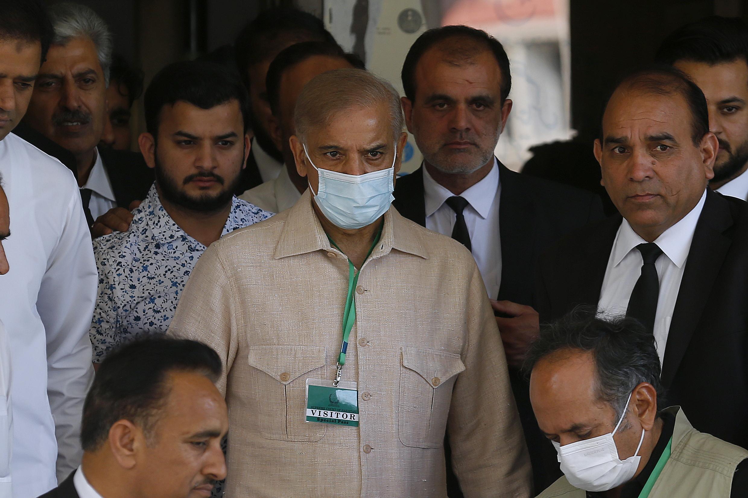 Top Pakistan court hears arguments in major political crisis | AP News