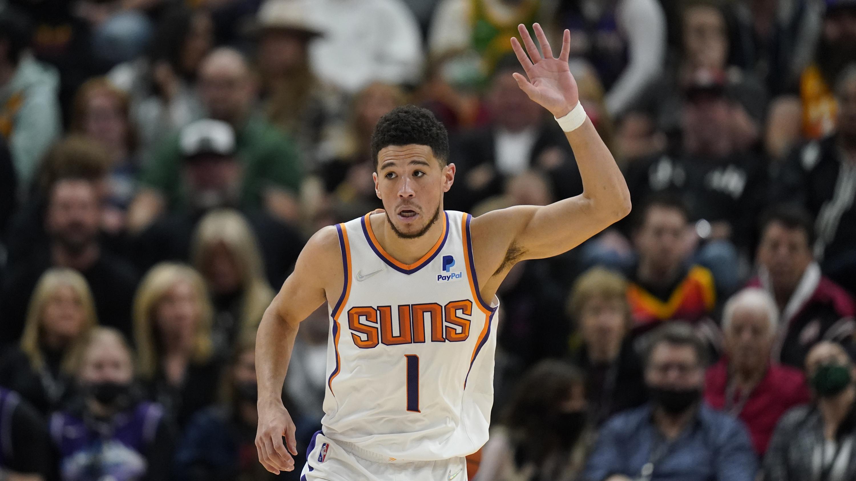 Booker lidera a Suns ante Jazz para su 8vo triunfo al hilo | AP News