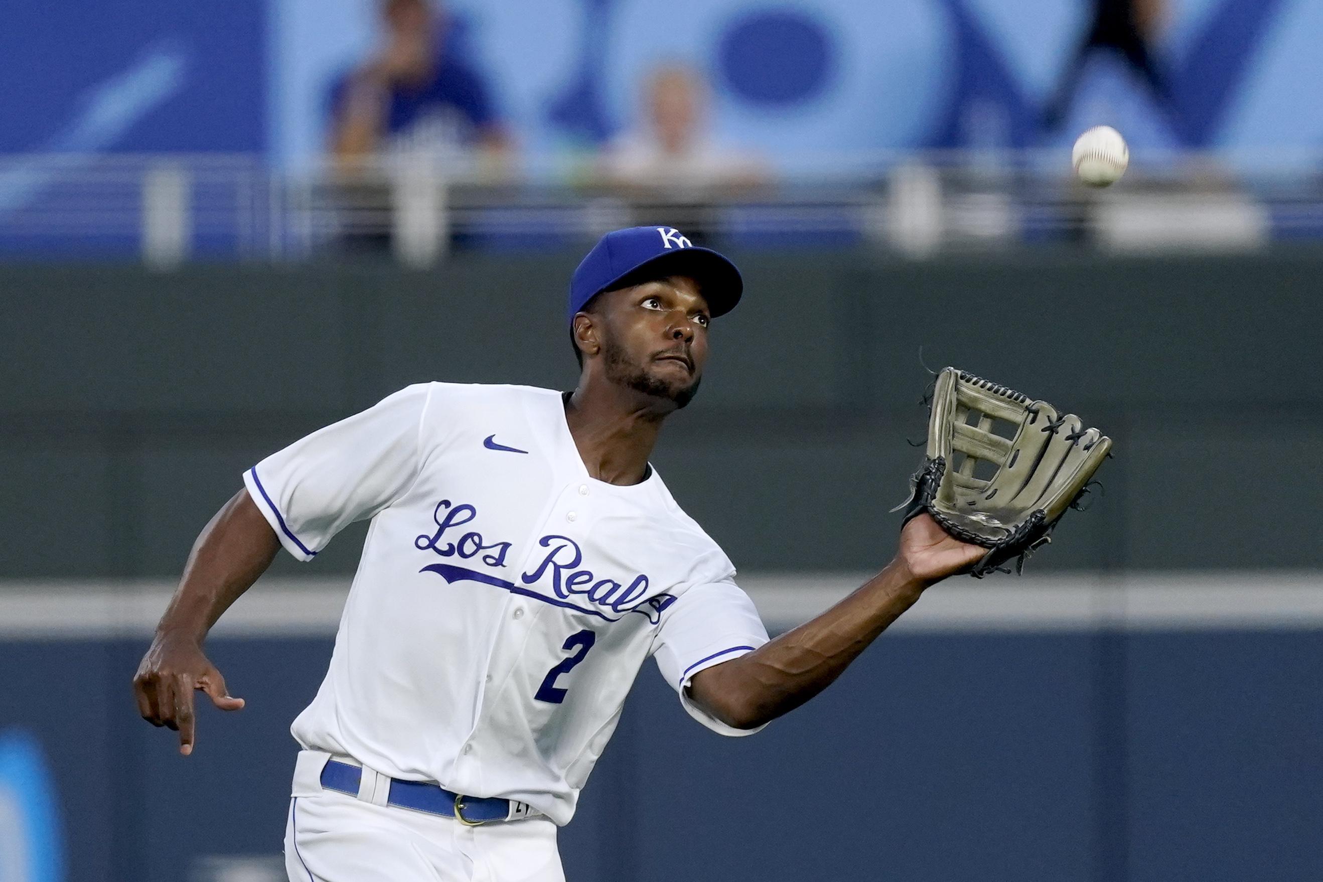 Michael A. Taylor, Royals agree to $9M, 2-year deal | AP News