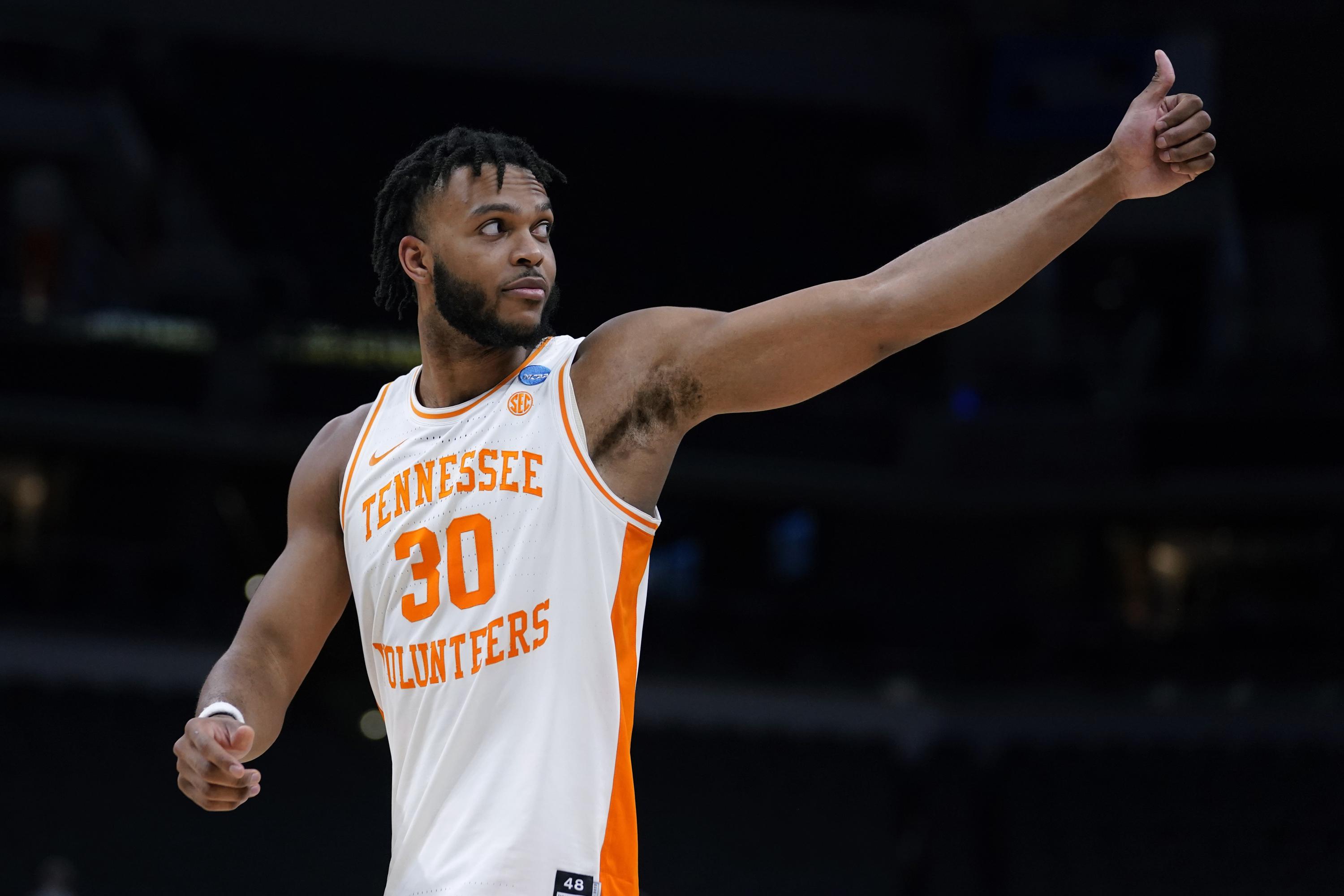 Barnes, Tennessee shooting for more than SEC tourney title | AP News