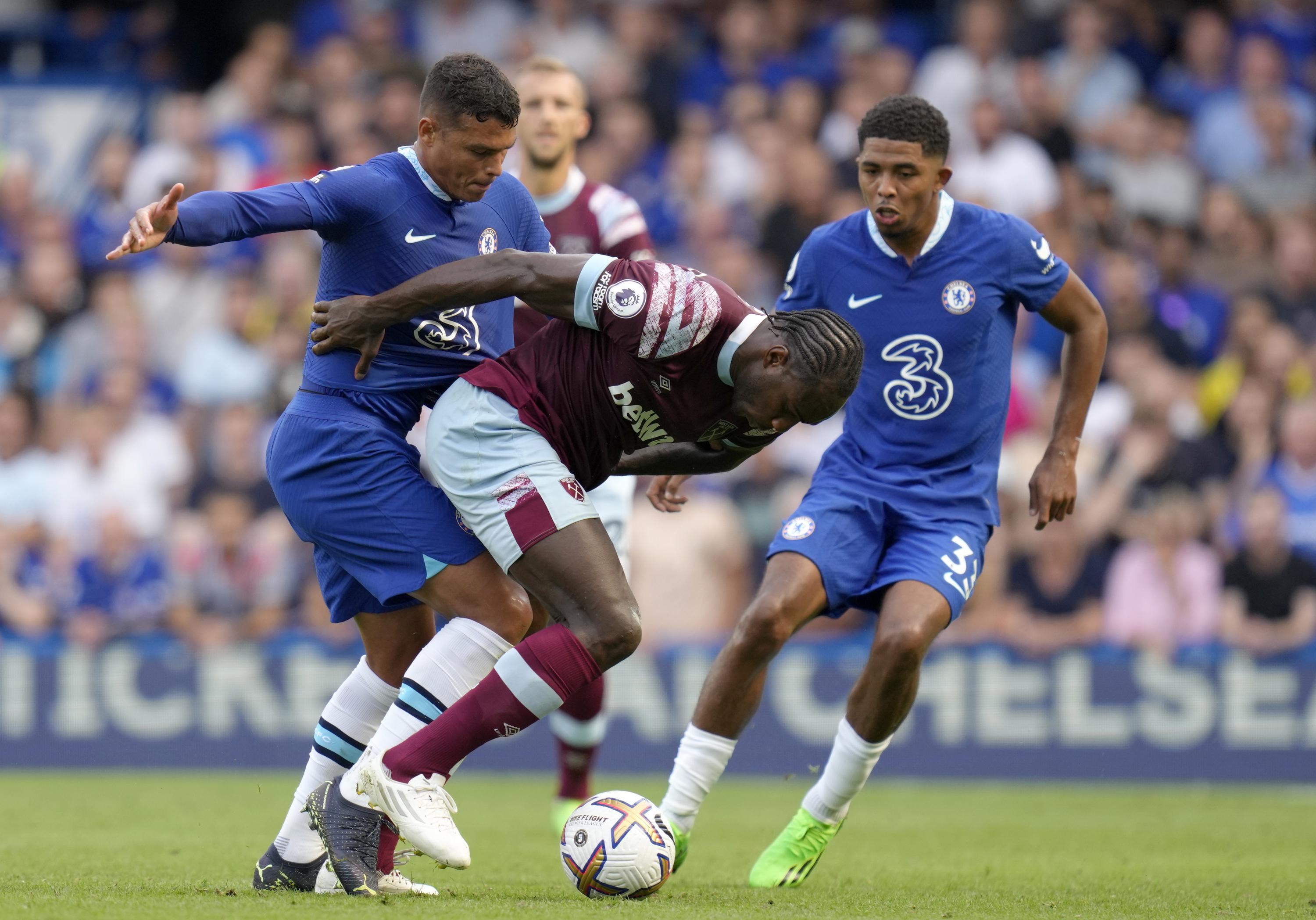 Chelsea rallies for 2-1 win over West Ham with help from VAR | AP News
