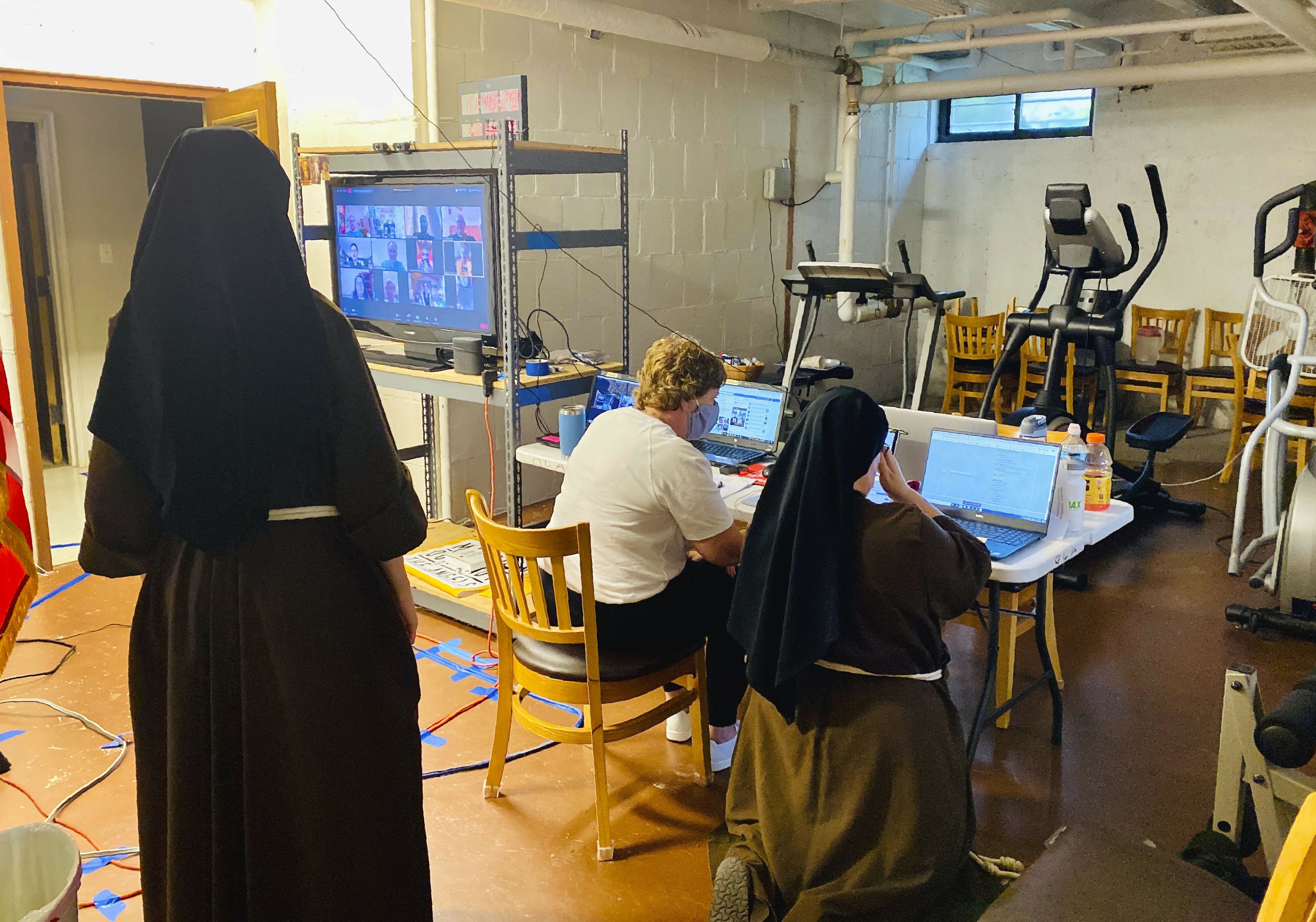 Nun runs treadmill marathon, raises money for Chicago's poor | AP News