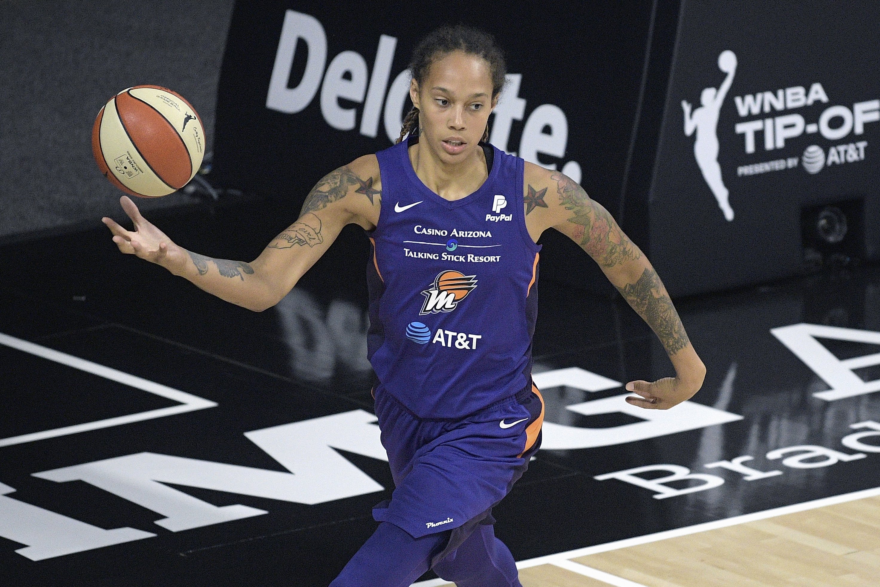 Mercury star Griner opens up about getting counseling | AP News