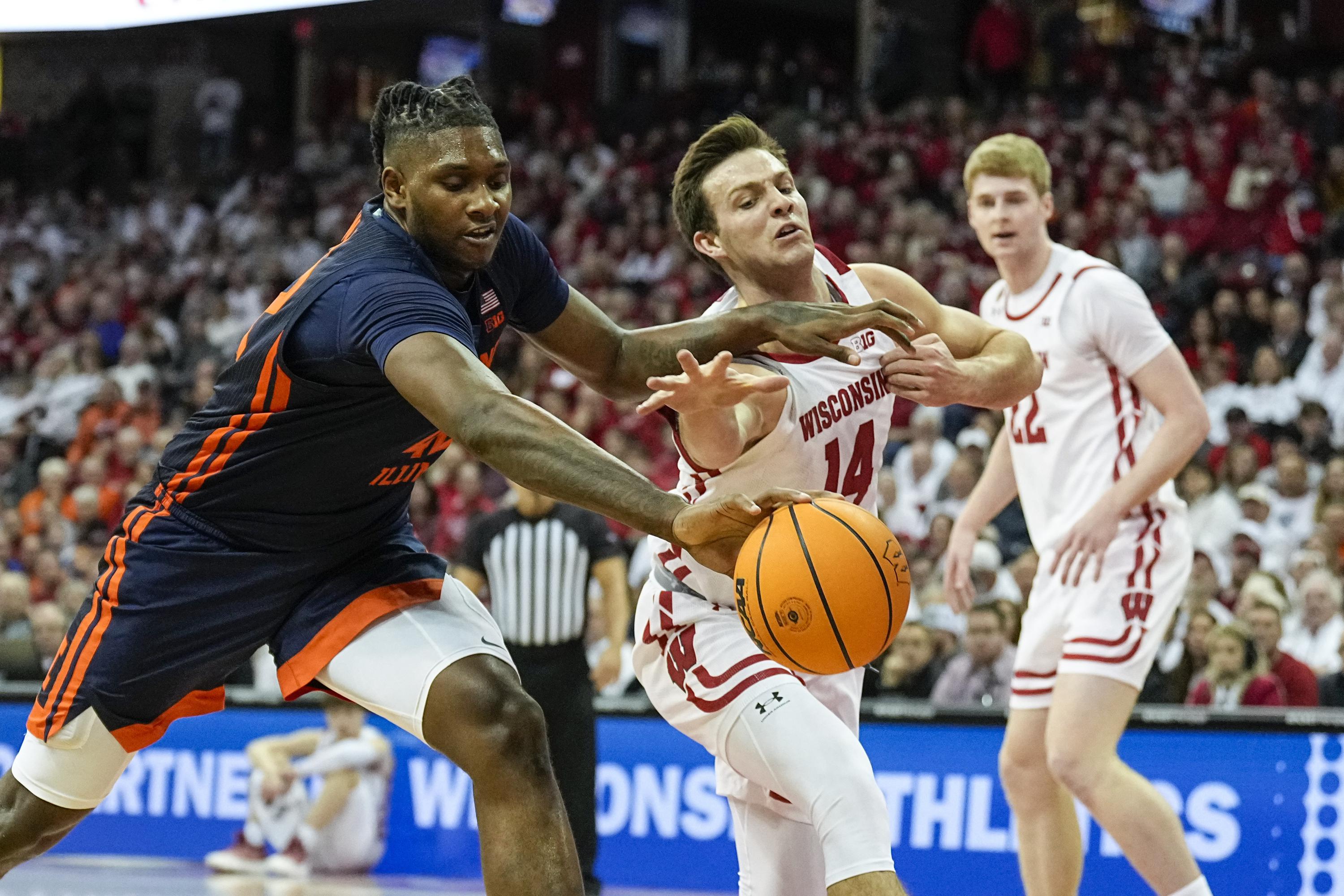 Mayer's career-high 26 leads Illinois over Wisconsin 61-51 | AP News