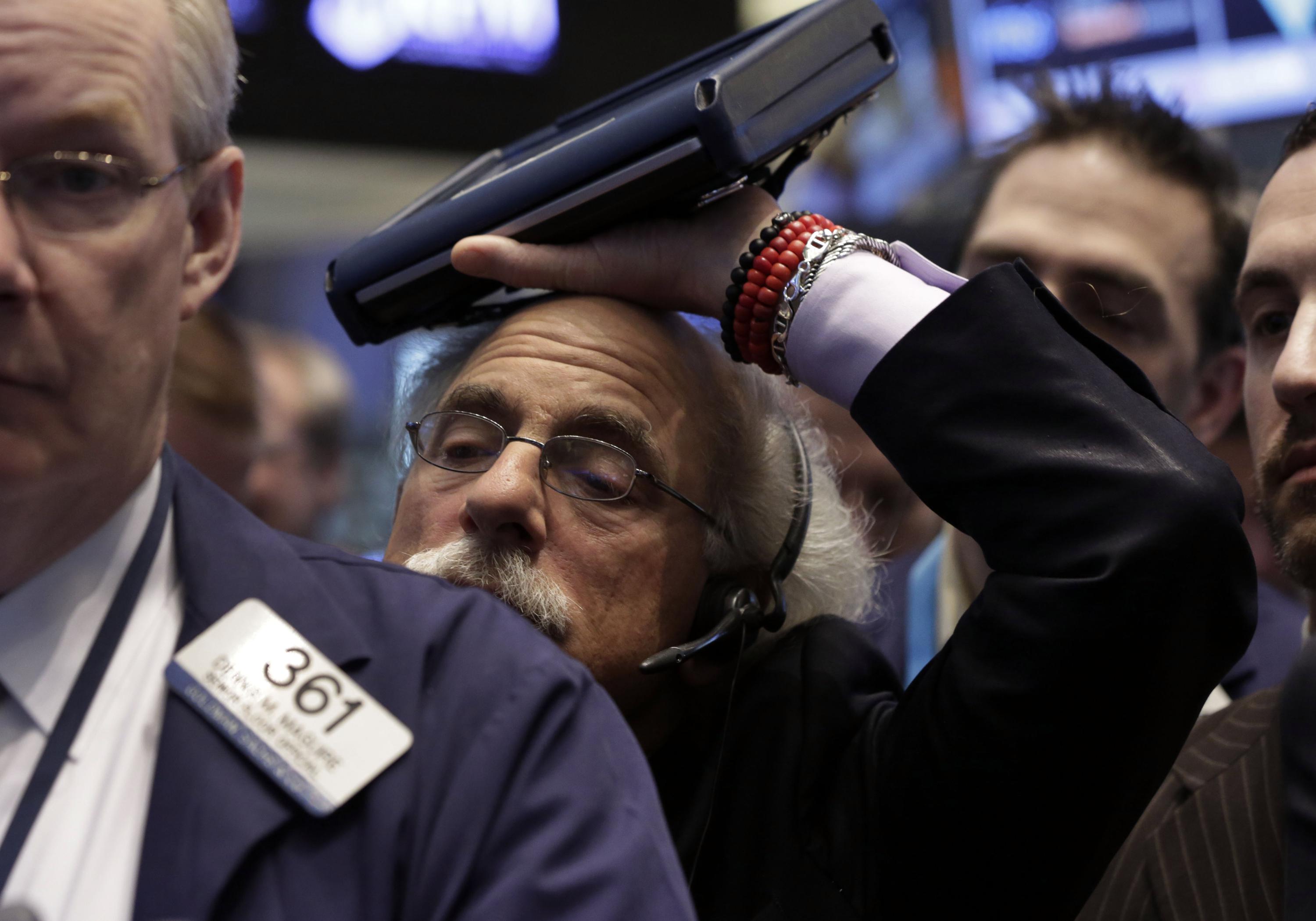 US stock market plunges on global growth concerns | AP News
