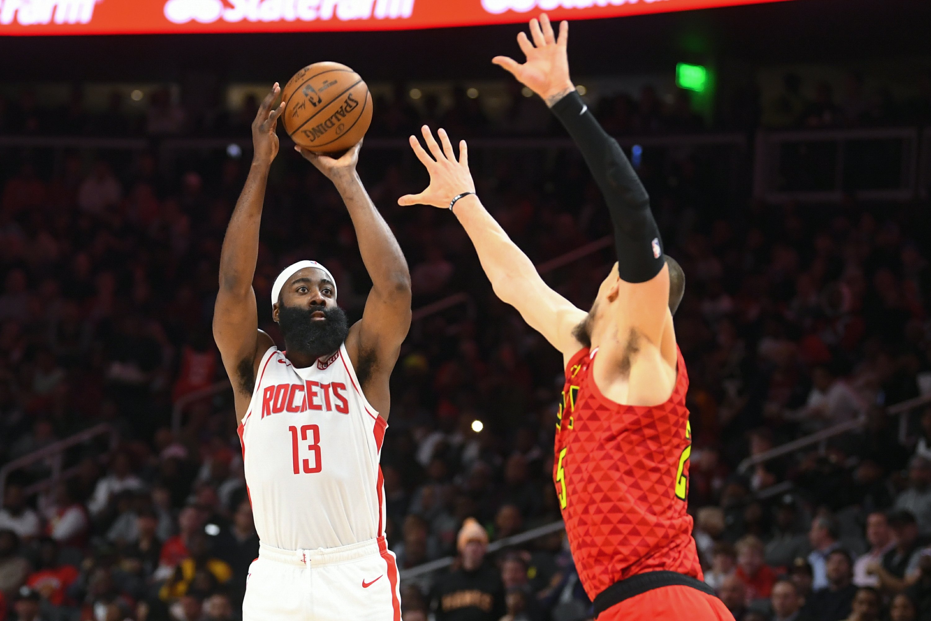 Con triple doble de Harden, Rockets vencen a Hawks | AP News