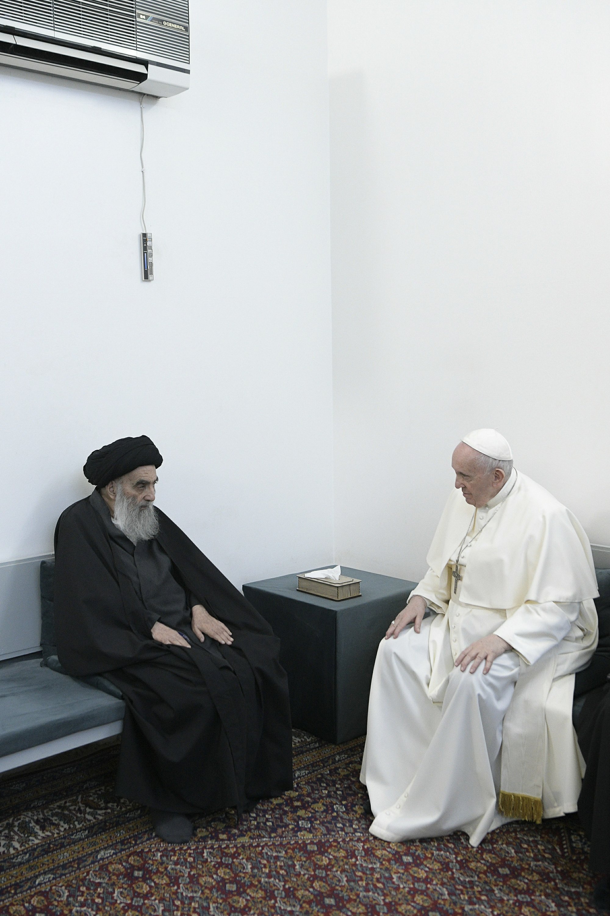 Pope, top Iraq Shiite cleric deliver message of coexistence | AP News