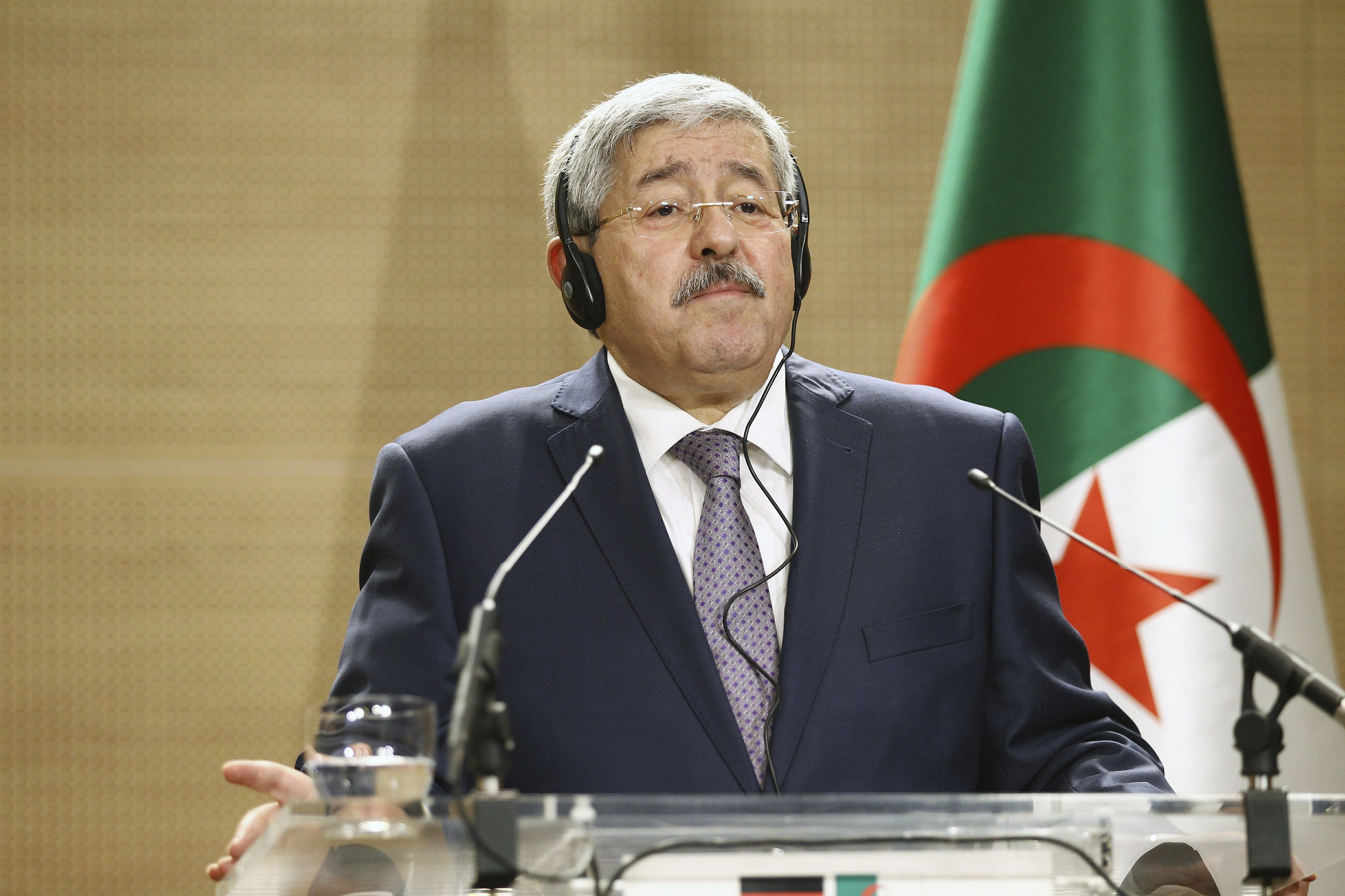 Ex-Algerian PM jailed in sweeping anti-corruption campaign | AP News