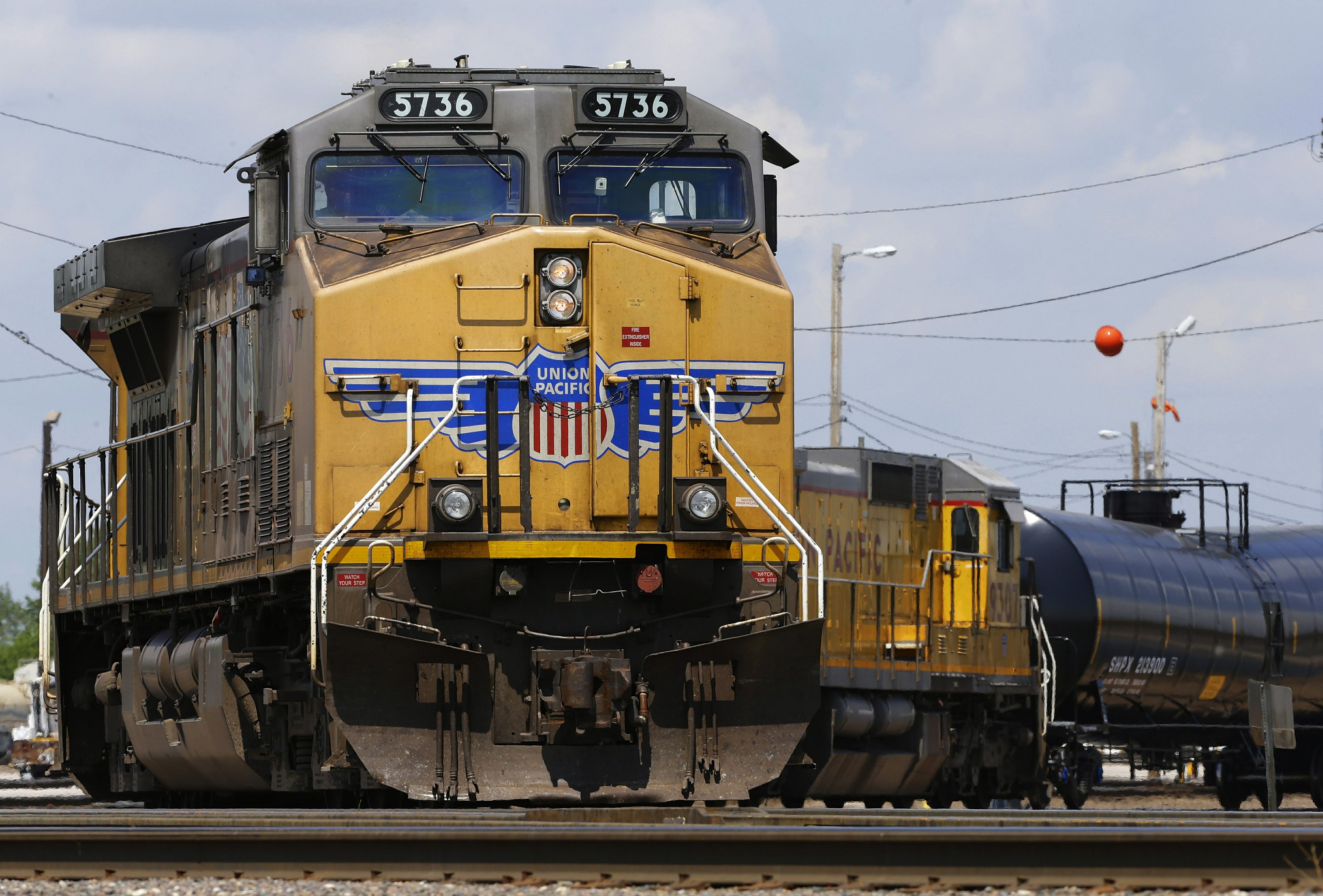 Union Pacific railroad trims volume outlook for rest of 2019 | AP News