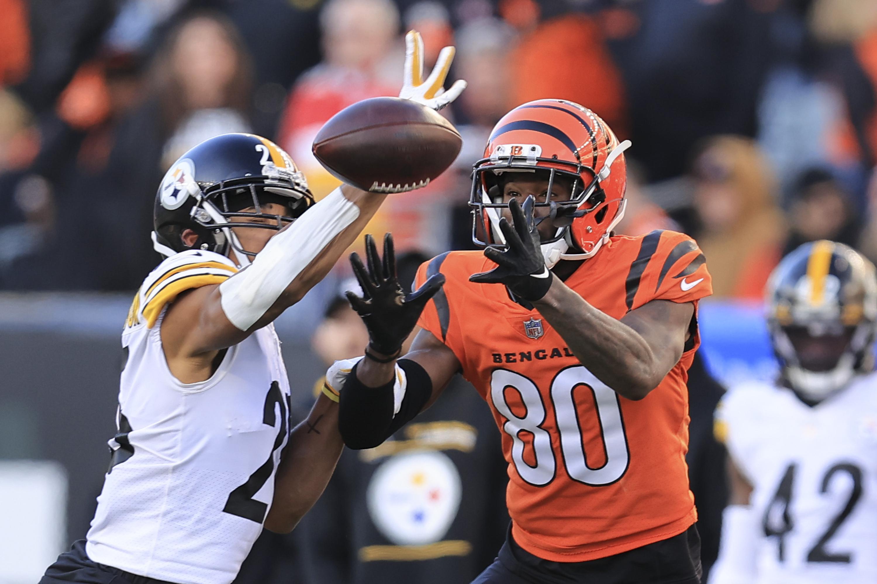 All aboard: Steeler newcomers scramble to catch moving train | AP News