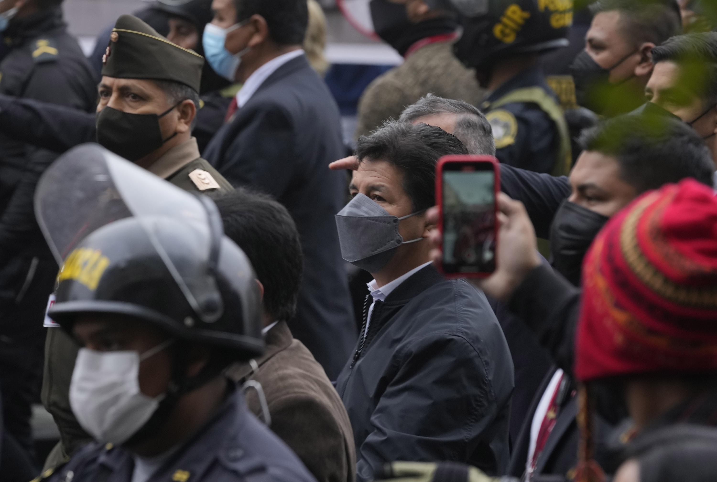 Peruvian president faces investigation in corruption case | AP News