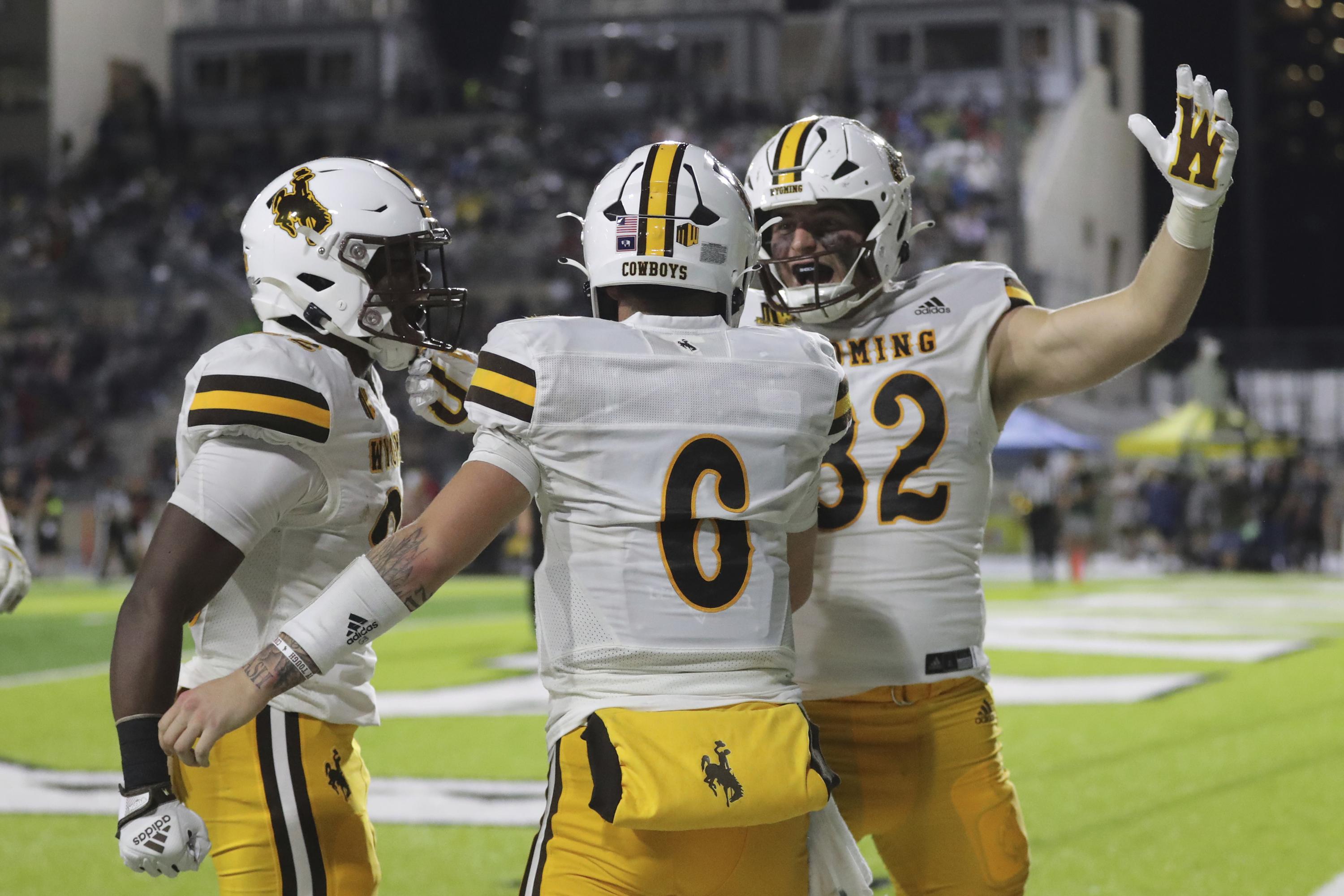 McNeely sparks Wyoming to 27-20 victory over Hawaii | AP News