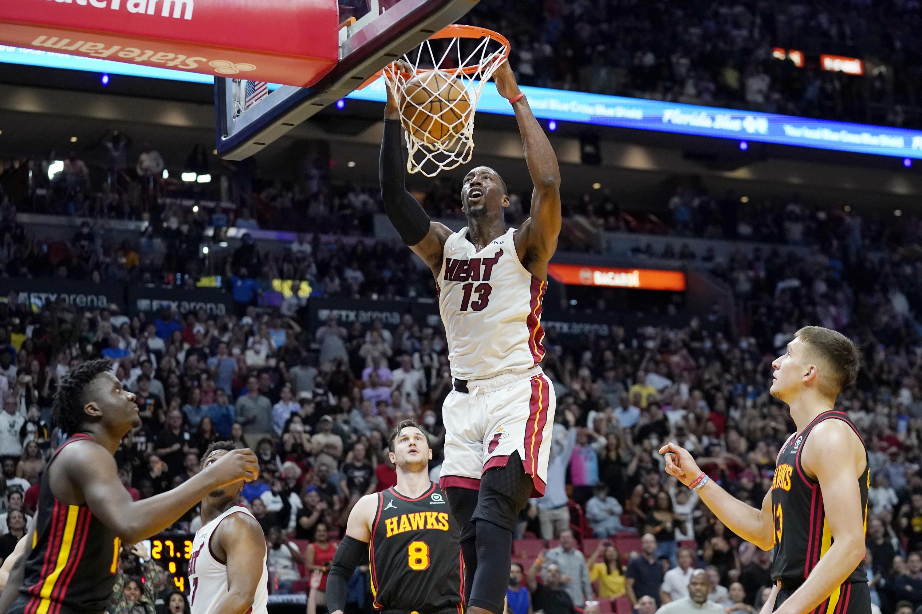 Clavada de Adebayo da victoria a Heat sobre Hawks | AP News