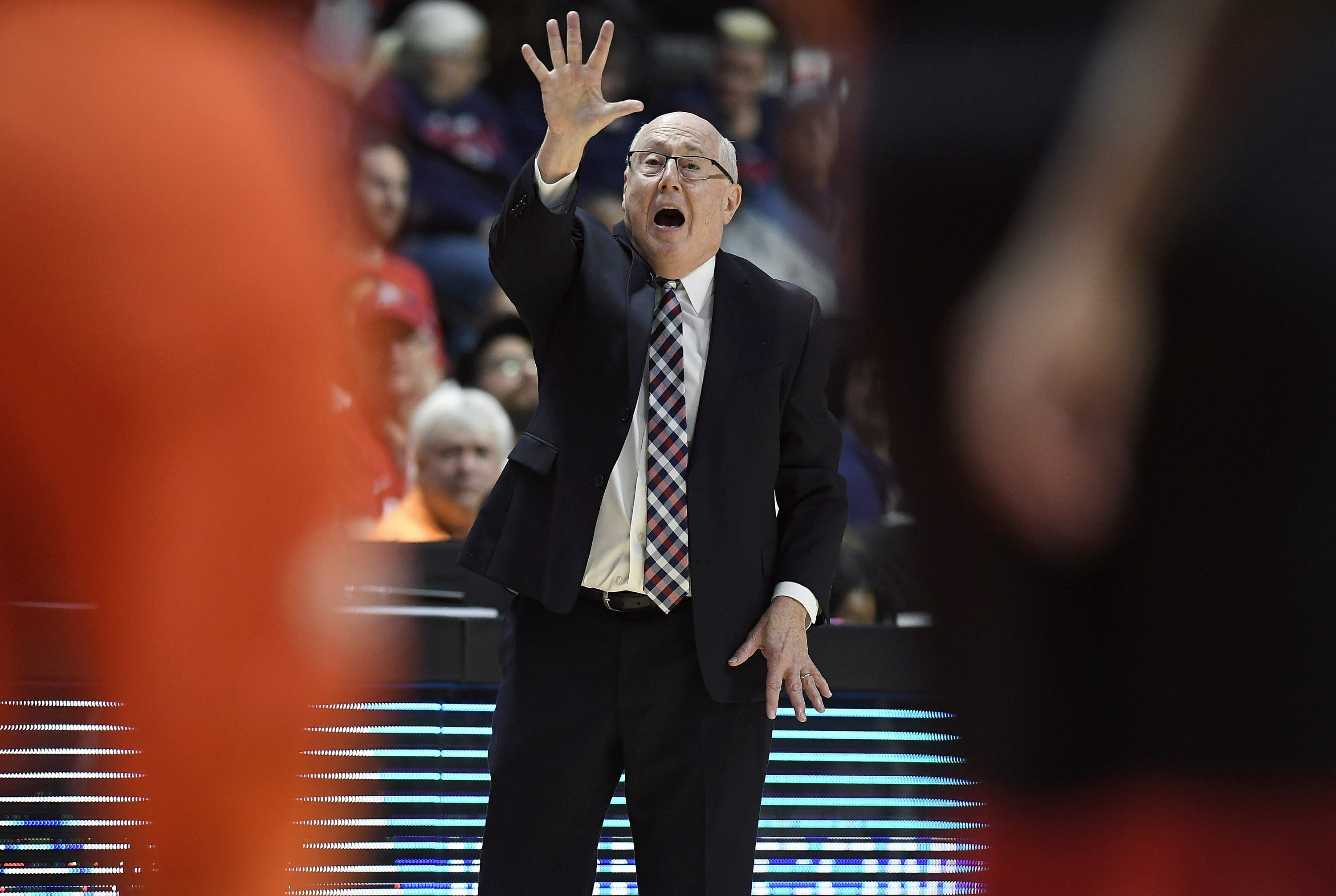 Mystics want to clinch in Connecticut for coach Thibault | AP News