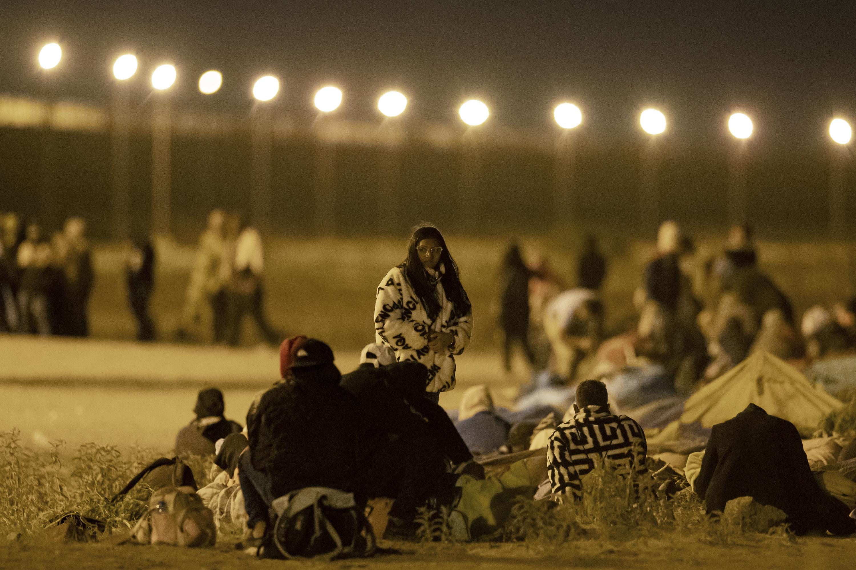 Migrants Rush Across Us Border In Final Hours Before Title 42 Expires