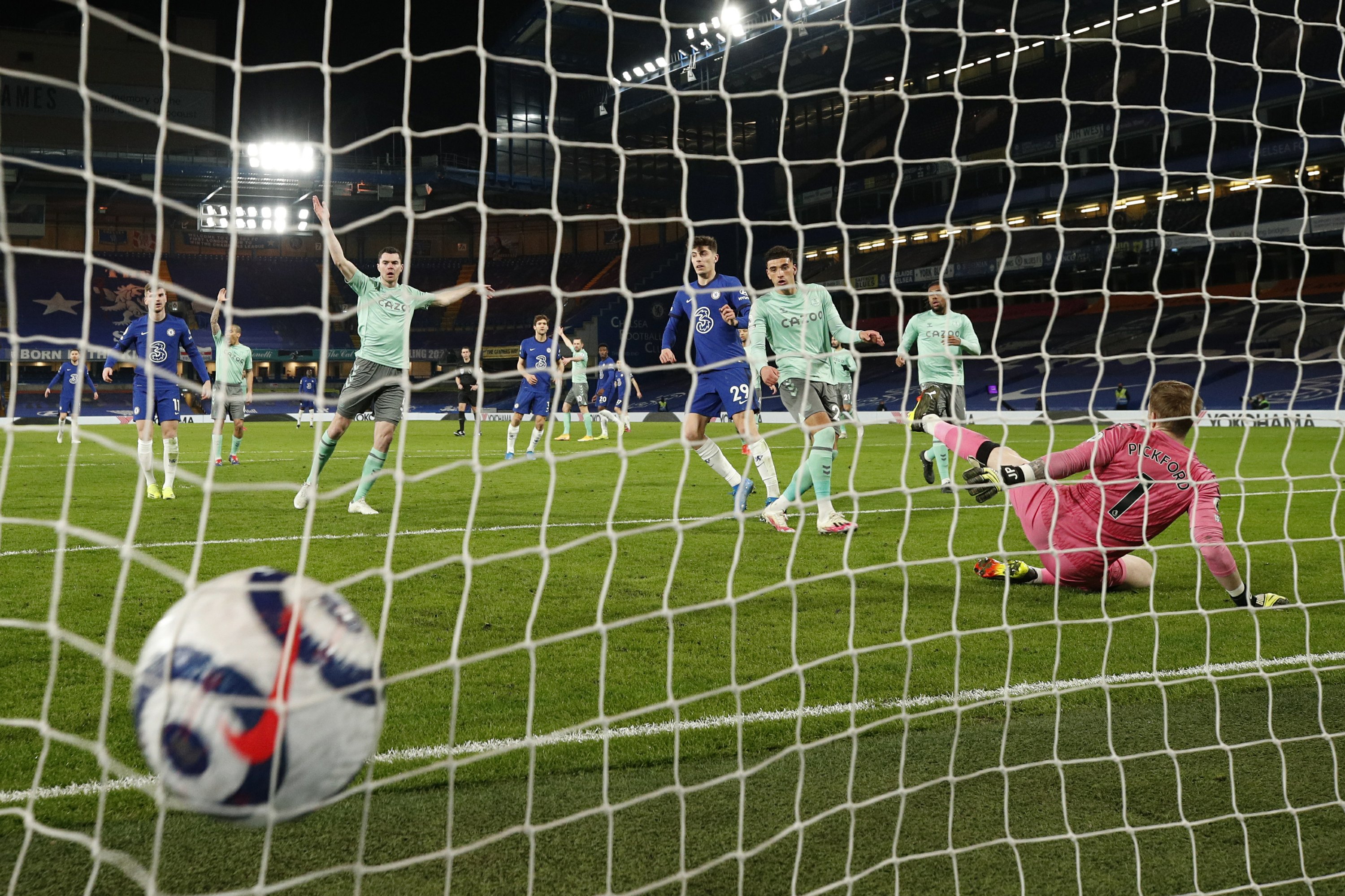 Chelsea retains 4th in EPL with home win over Everton | AP News