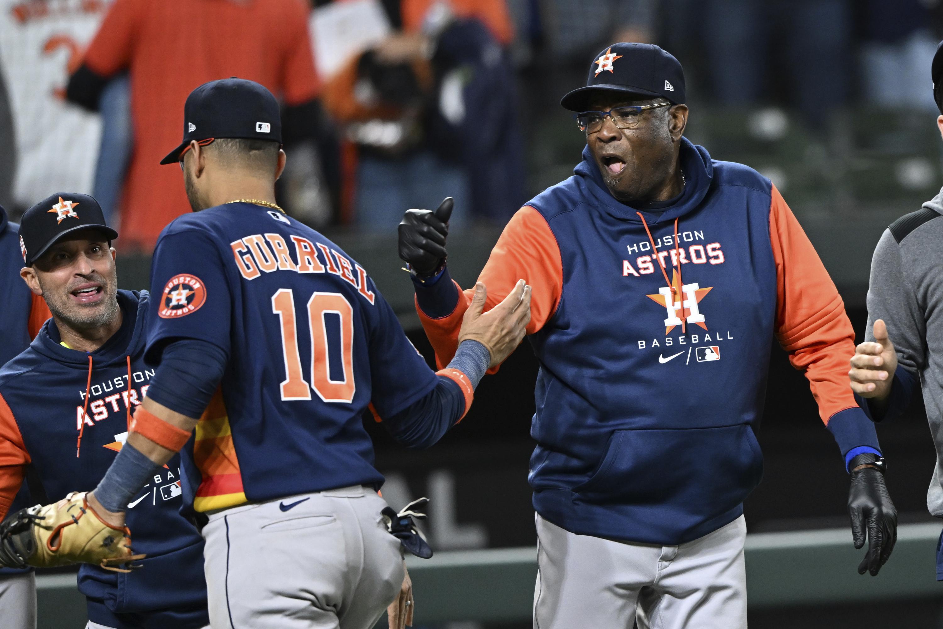 Astros remontan ante Orioles; Baker llega a 100 triunfos | AP News