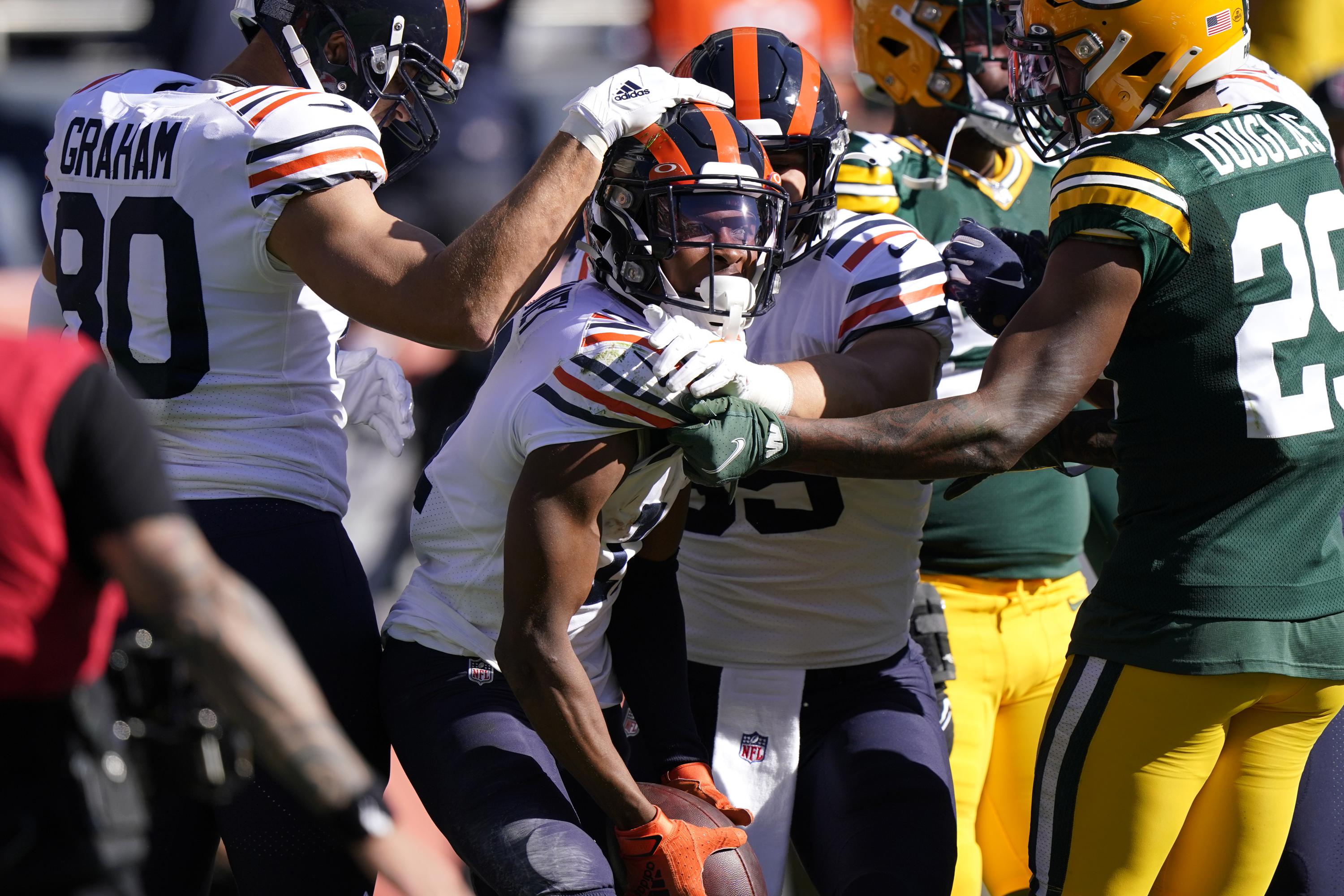 Bears place veteran tight end Jimmy Graham on COVID-19 list | AP News