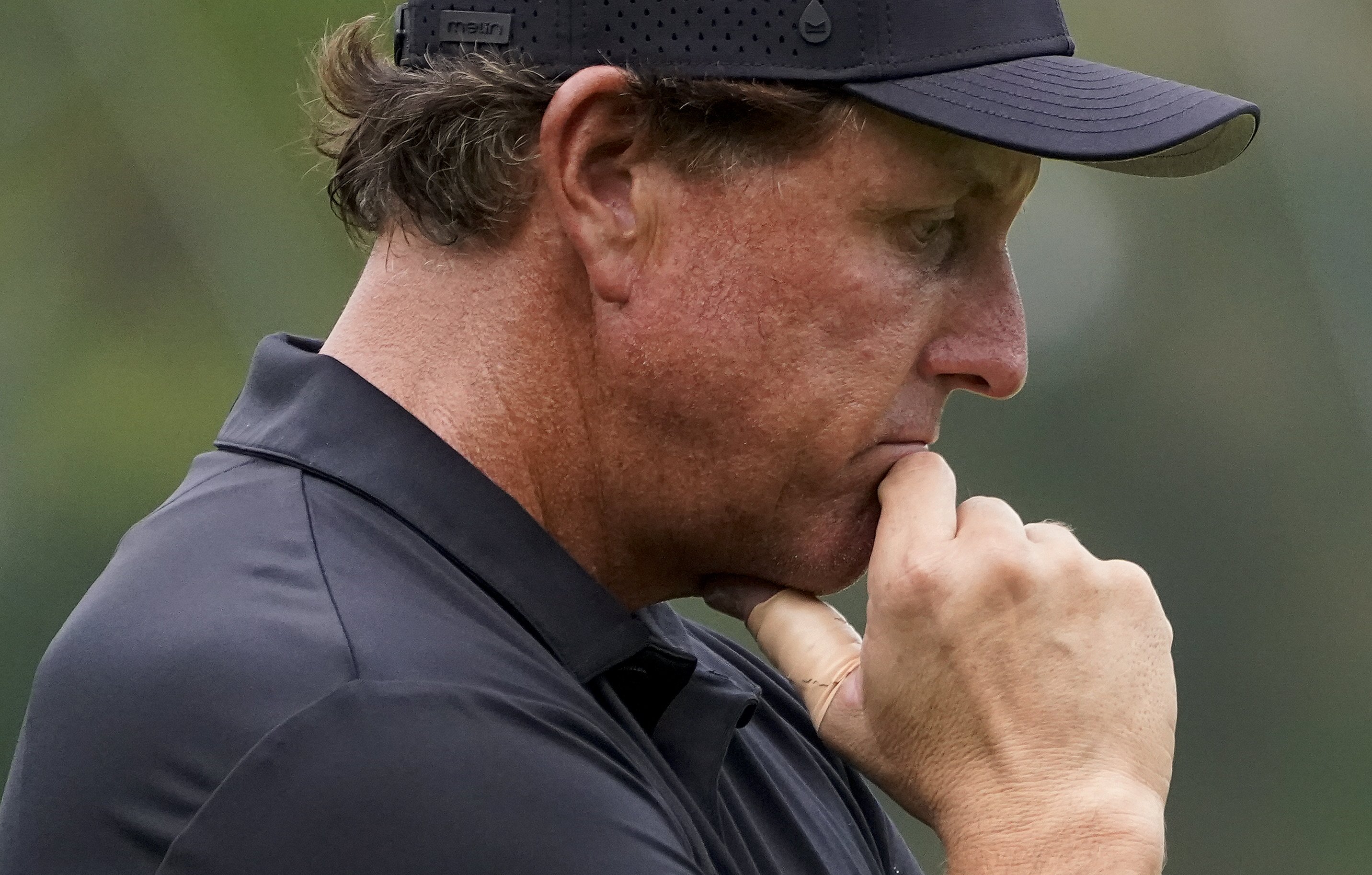 'I'm so sick of this' Mickelson in second-to-last at US Open | AP News