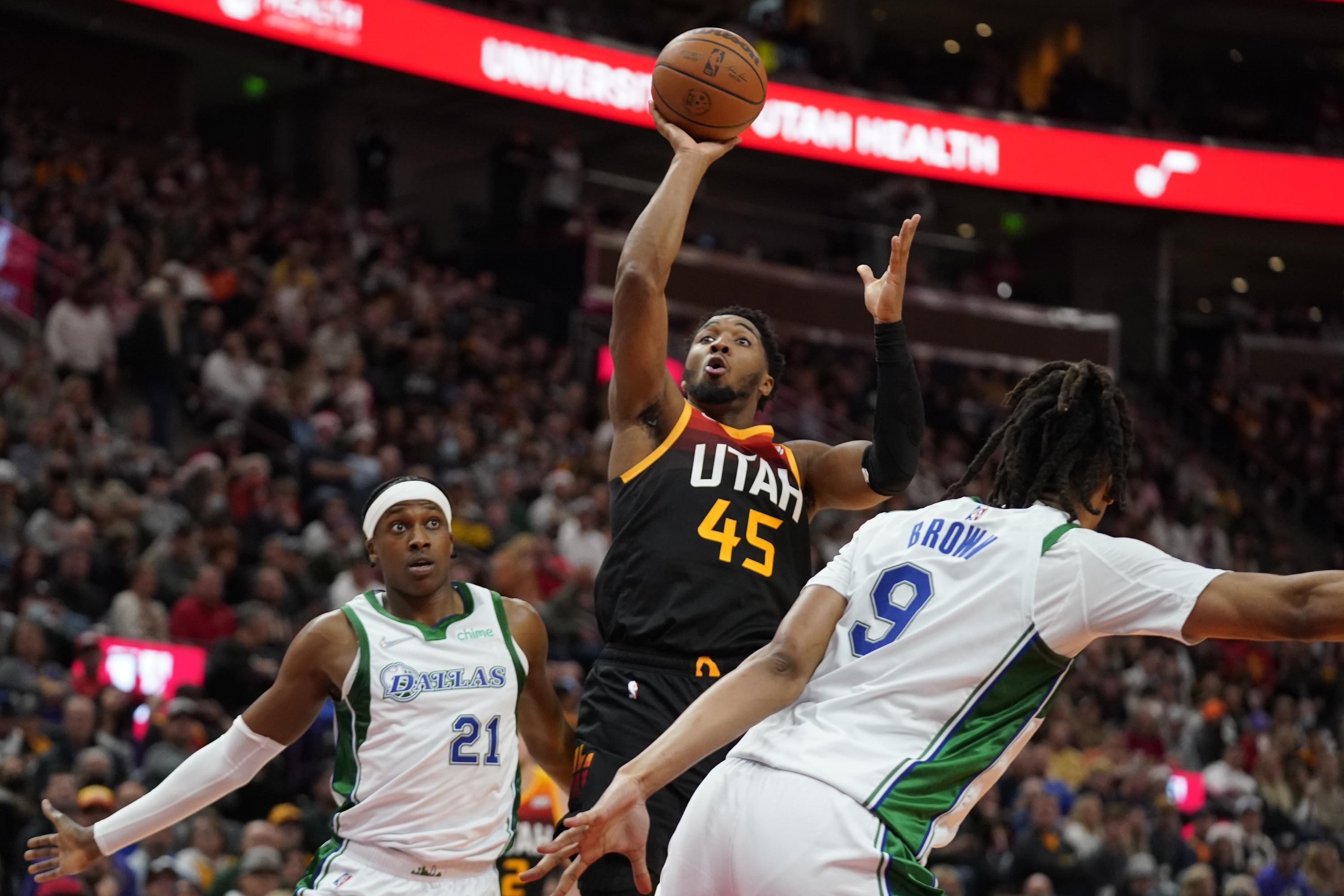 Mitchell, Jazz rally past short-handed Mavs 120-116 | AP News