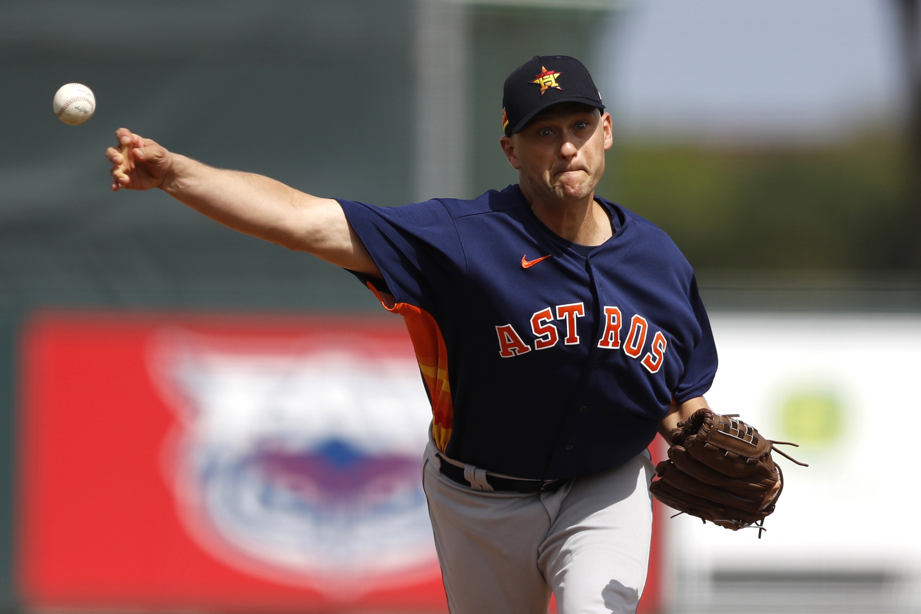 Sinkerballer Jared Hughes agrees to 1-year deal with Mets | AP News